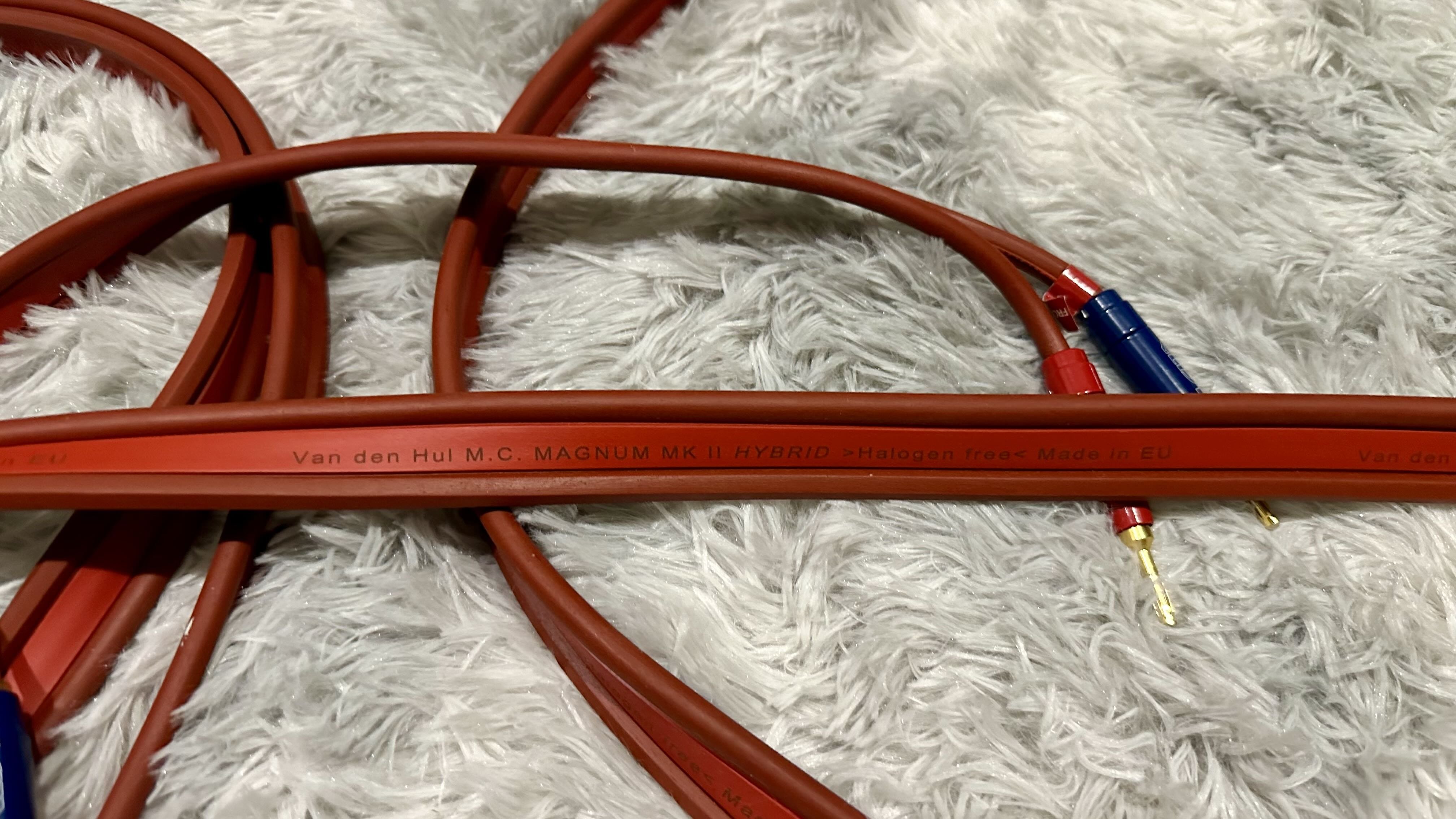 Van Den Hul The Magnum Hybrid Speaker Cables - Speaker Cables - StereoNET