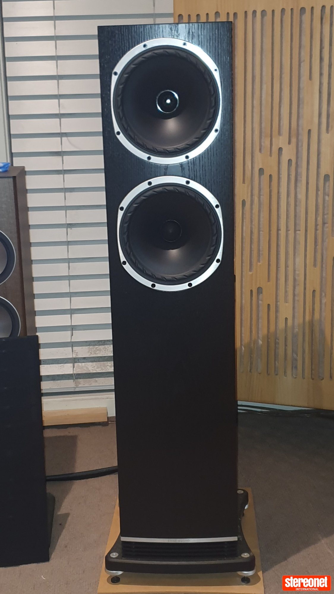 Fyne Audio f502 Floorstanding Loudspeakers - Floorstanders & Large Monitors - StereoNET