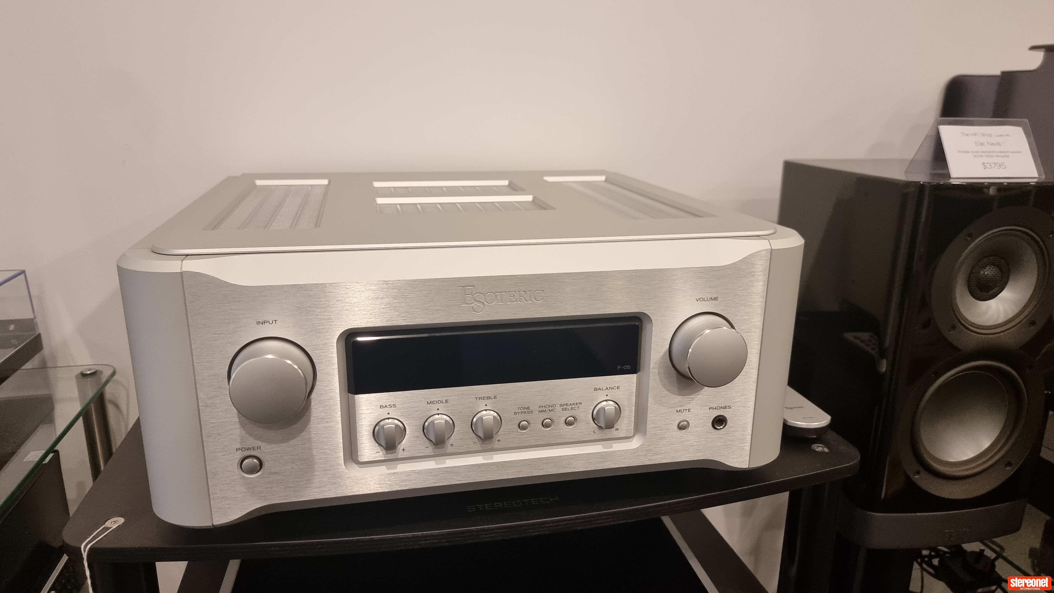 Esoteric F-05 Integrated Amplifier - Integrated Amplifiers - StereoNET
