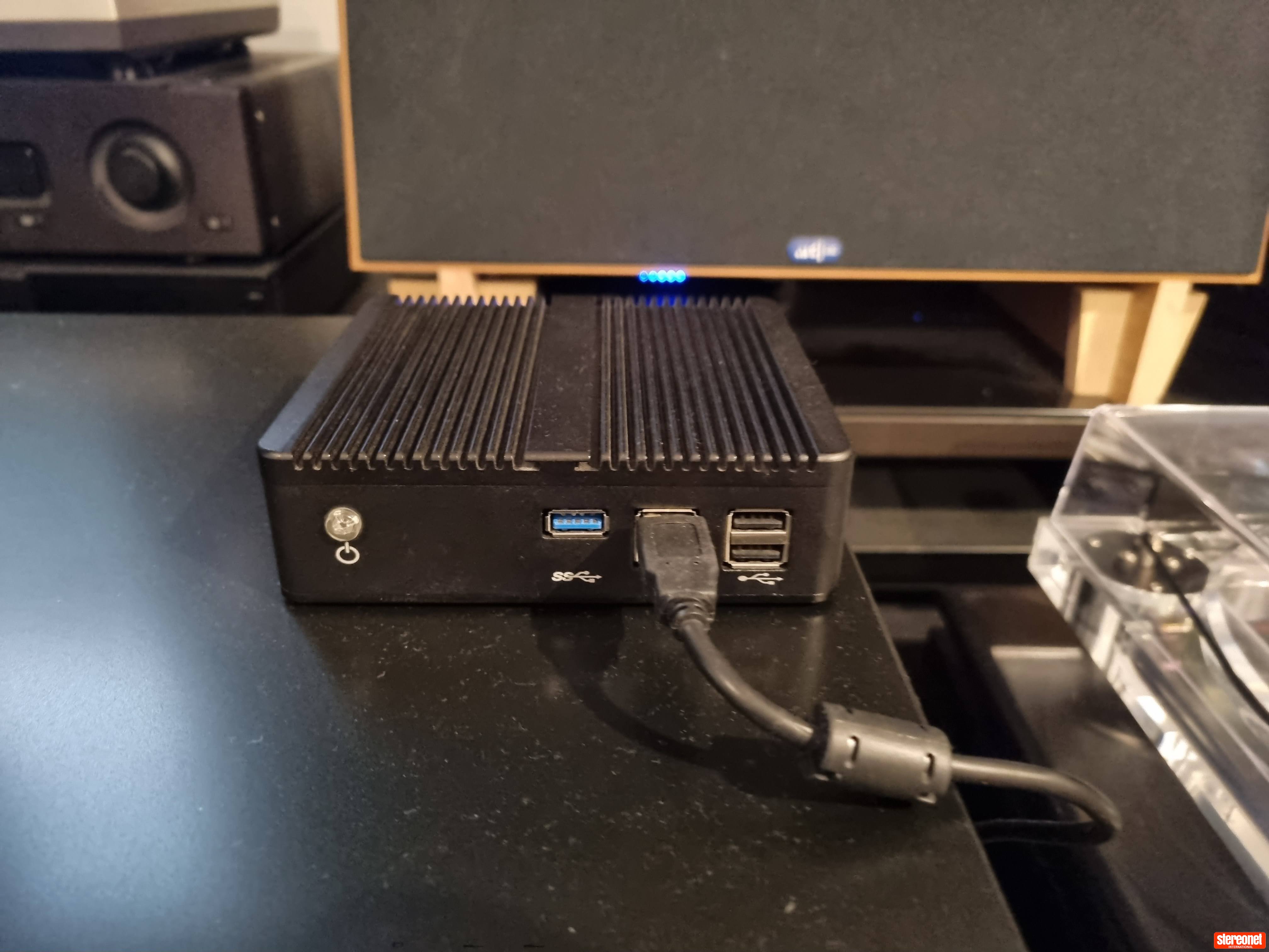 Small Green Computer Sonic Transporter Streamer - DACs and Streamers ...