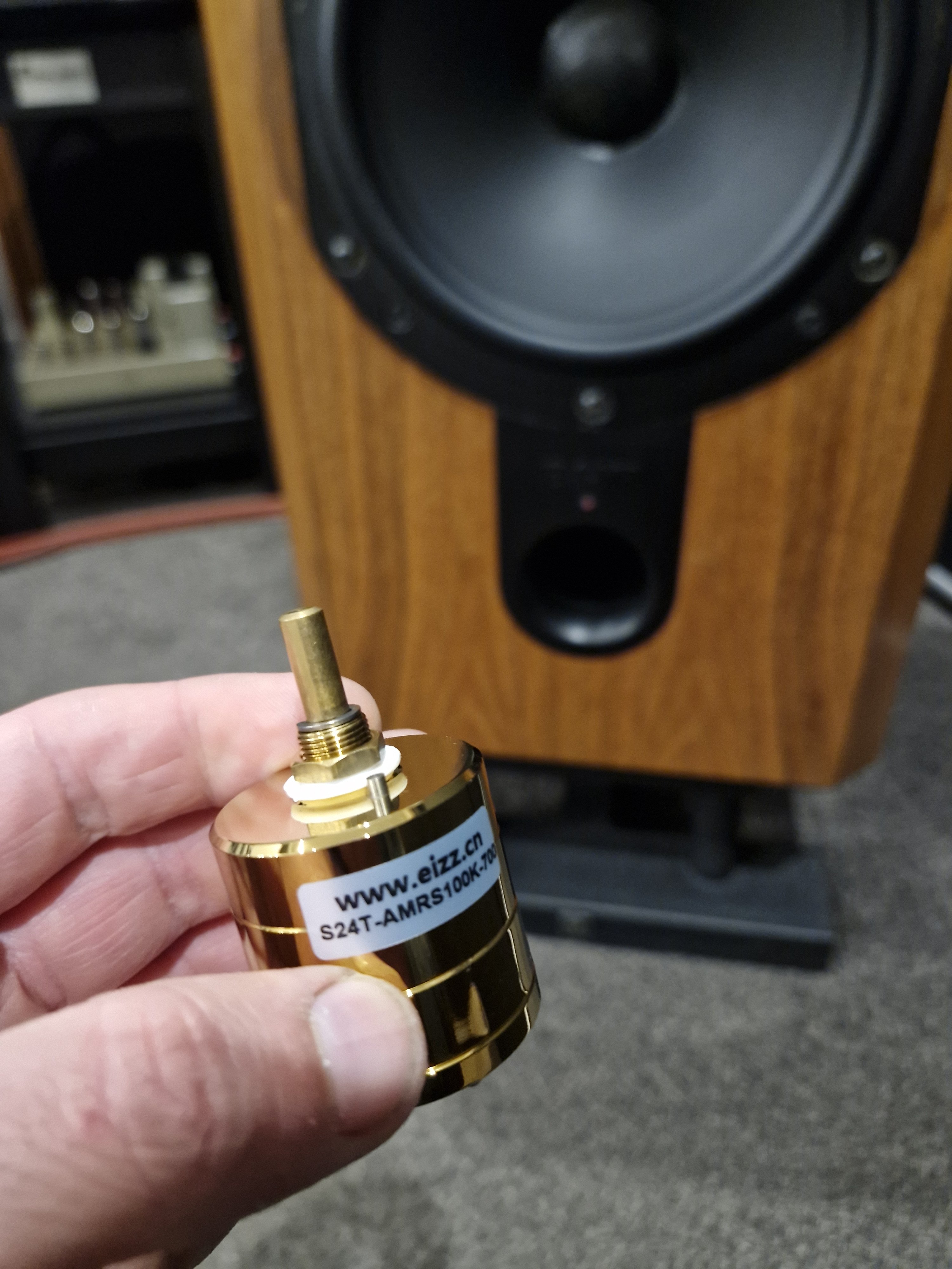 EIZZ Stereo Audio Attenuator - Other - StereoNET