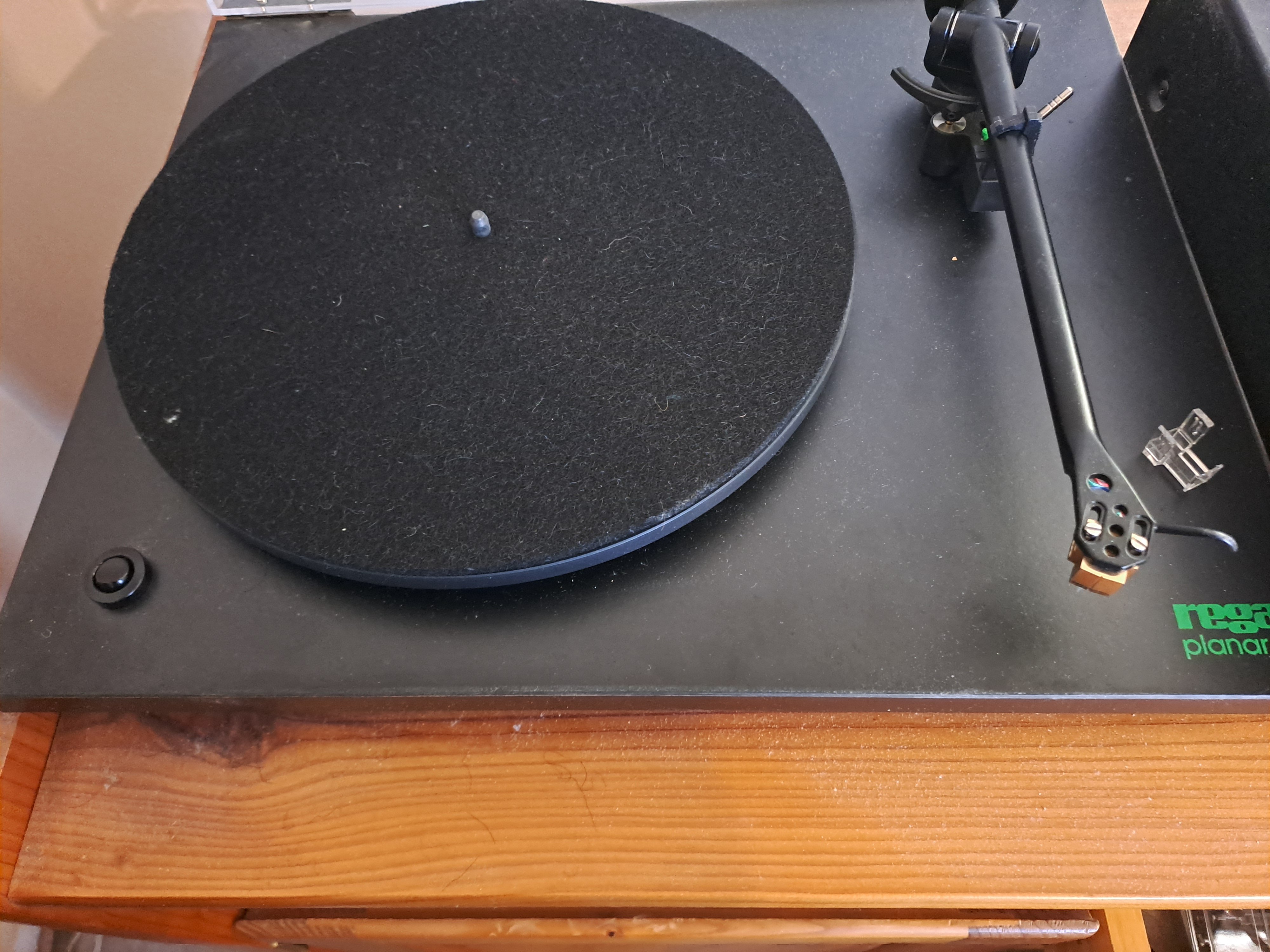 Rega Planar 2 Turntable - Turntables & Record Players - StereoNET