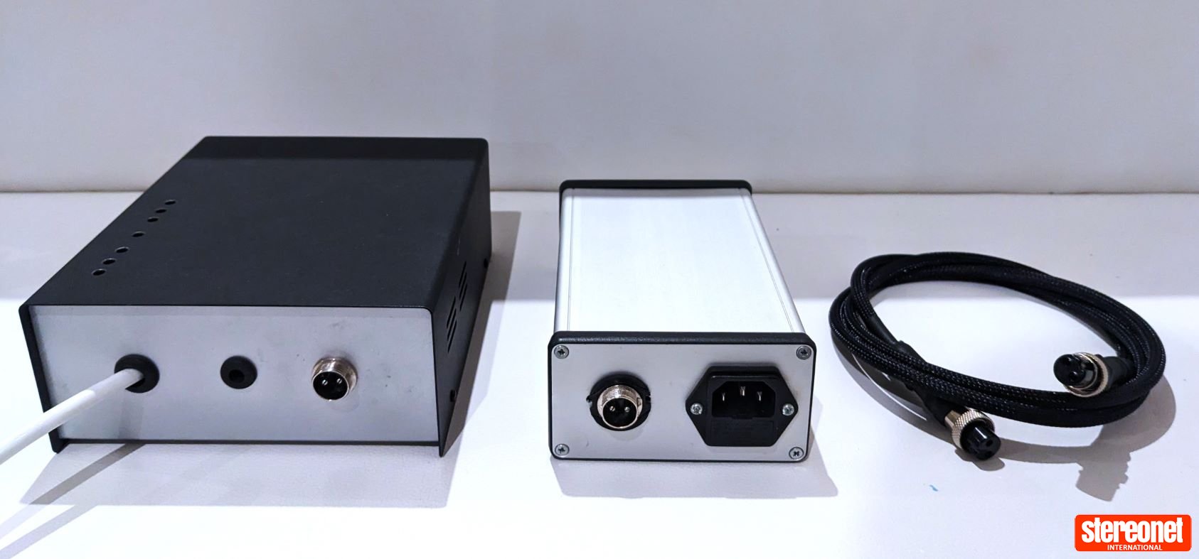 retro-thermionic Icon Pre Amplifier - Pre Amplifiers - StereoNET