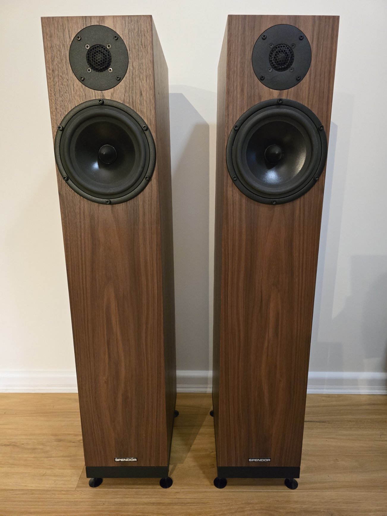 Spendor A7 Floorstanding Loudspeakers - Floorstanders & Large Monitors - StereoNET