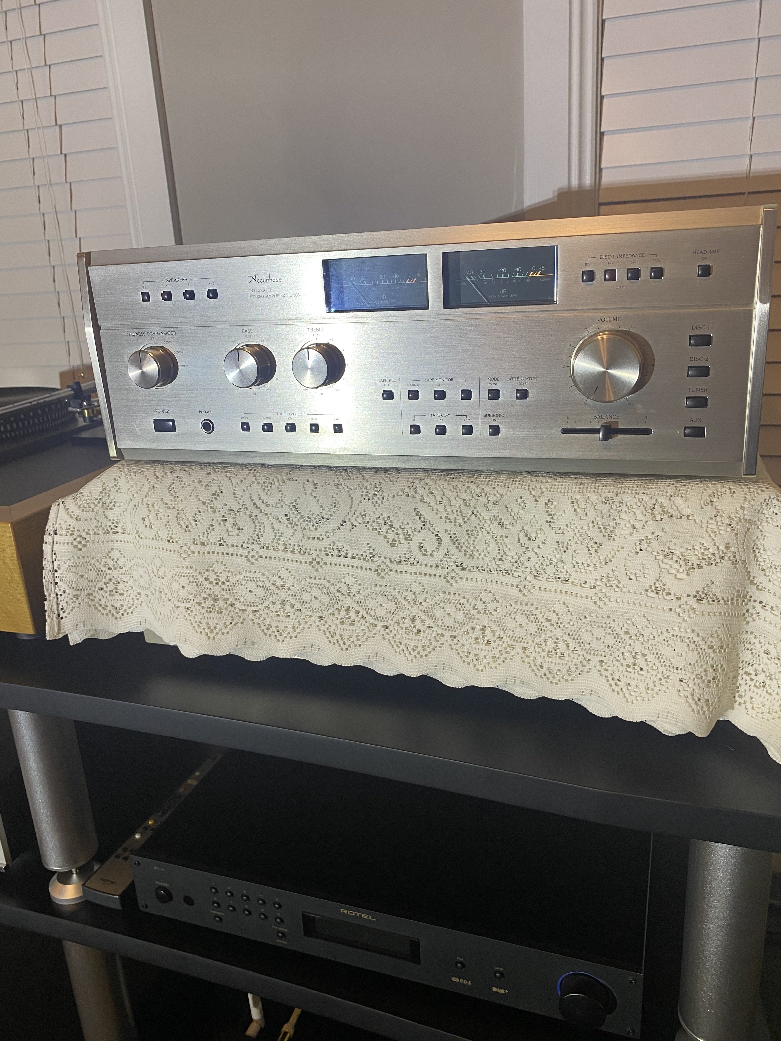 Accuphase E-303 Integrated Amplifier (Solid State) - Integrated ...