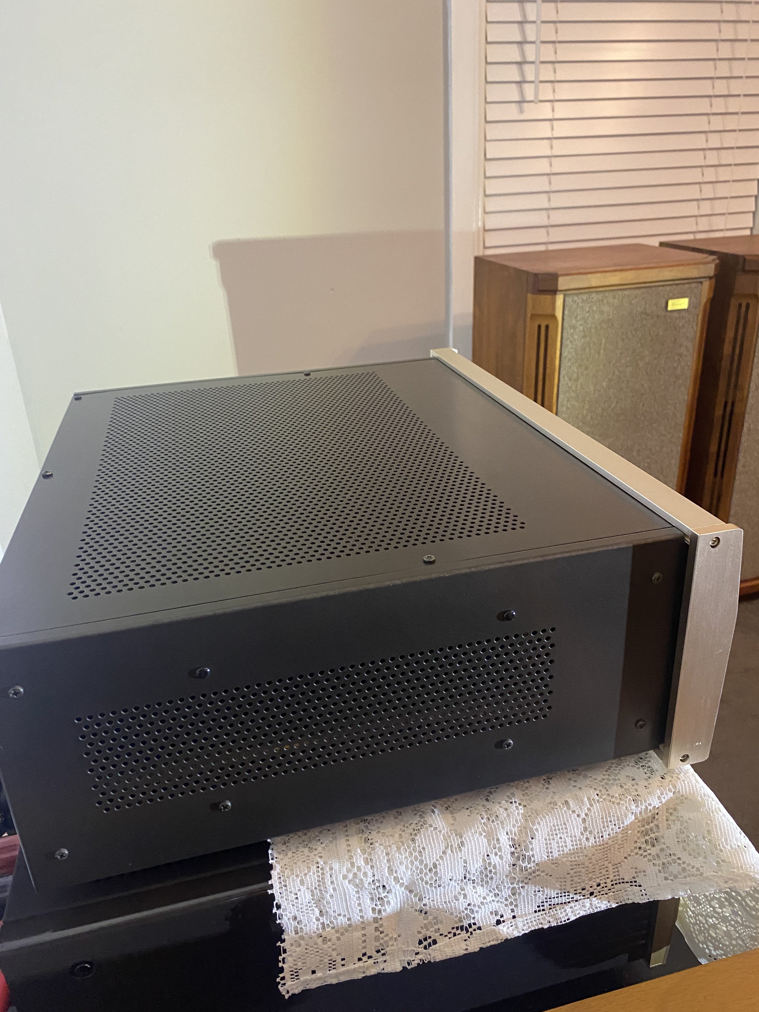 Accuphase E-303 Integrated Amplifier (Solid State) - Integrated ...