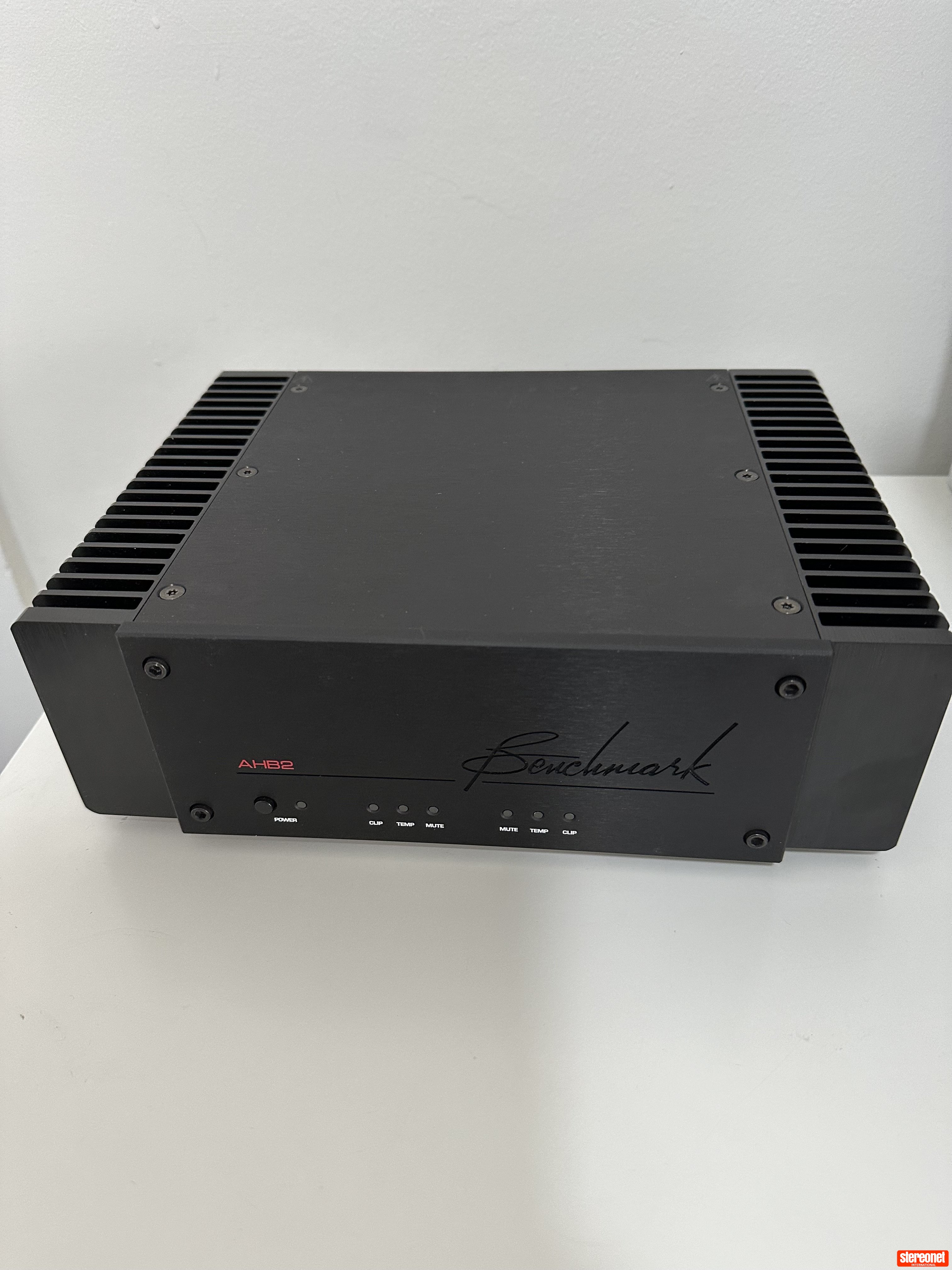 Benchmark Media Systems AHB2 Power Amplifier - Power Amplifiers - StereoNET