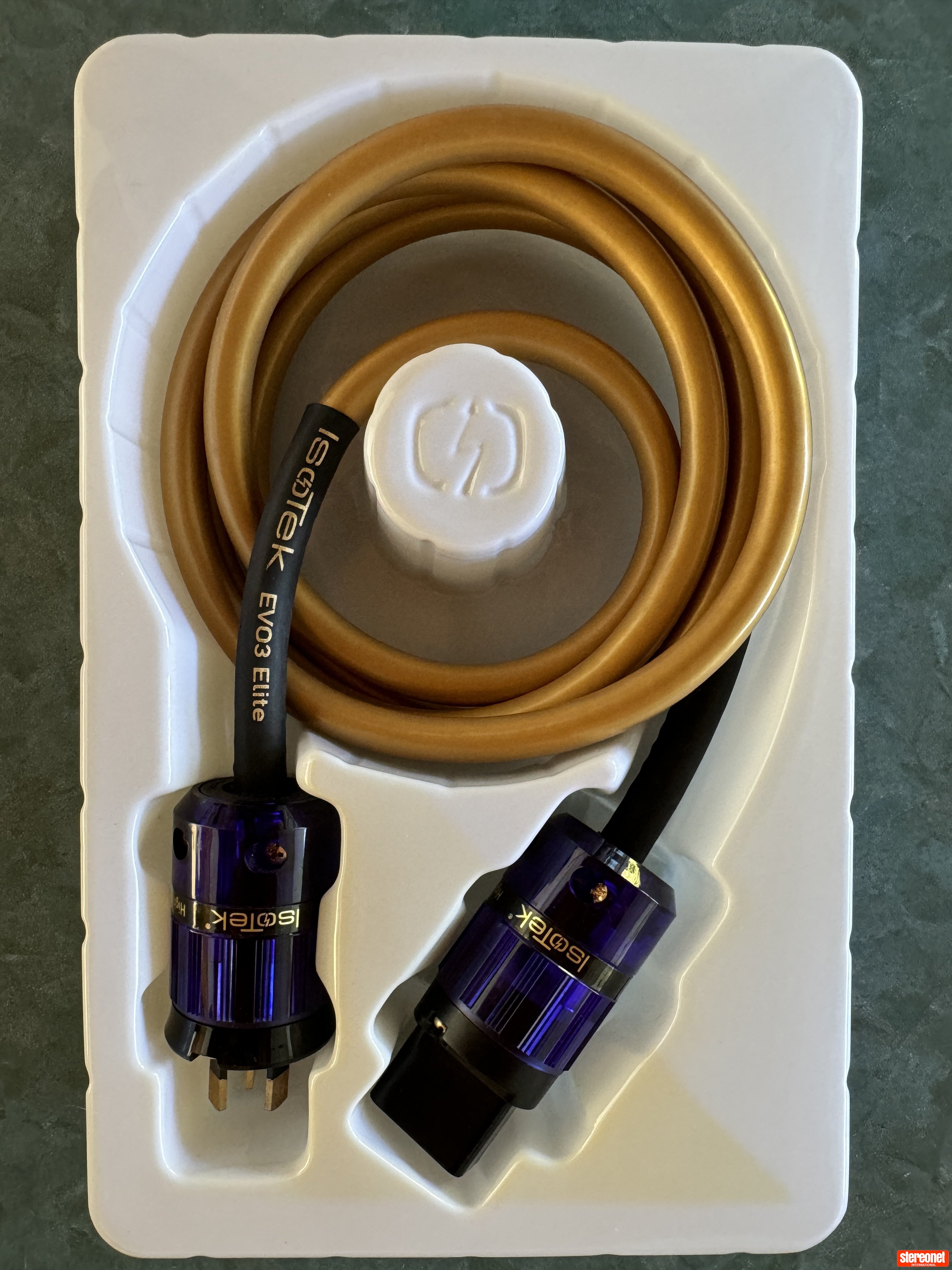 IsoTek EVO3 Elite Power Cable - Power Cables - StereoNET