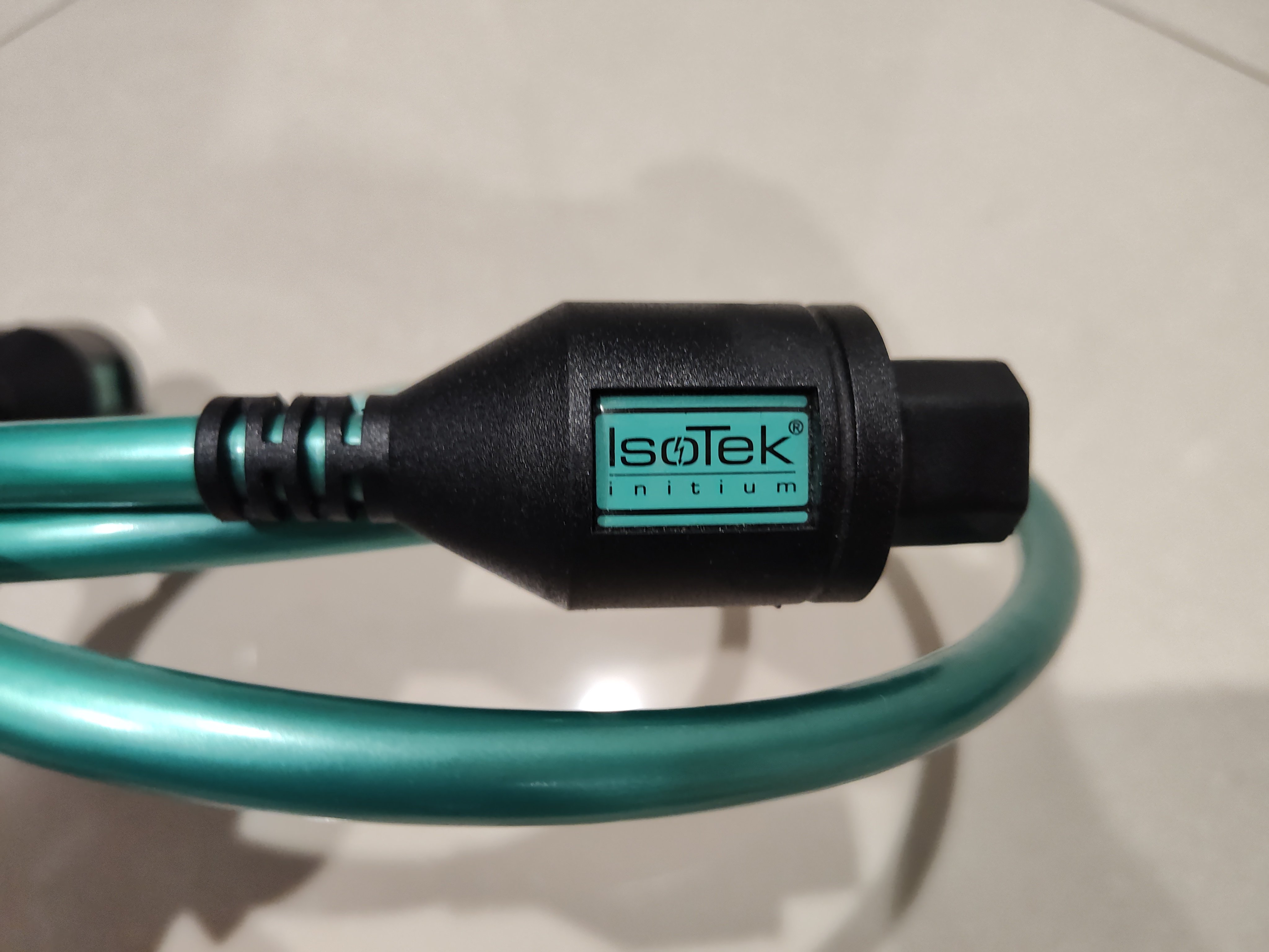 IsoTek evo 3 Initium Power Cable - Tweaks / Tuning - StereoNET