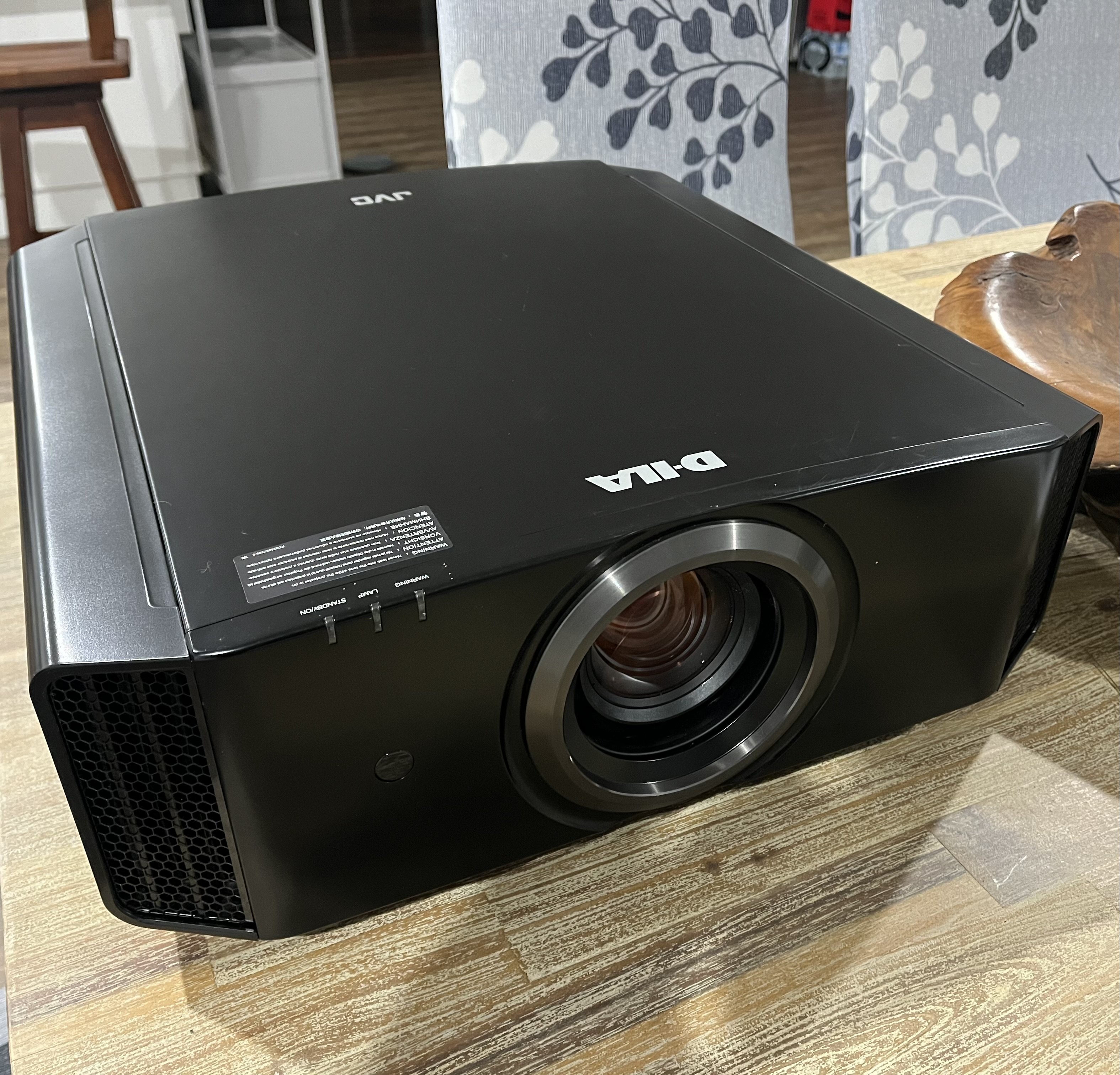 JVC X55 Projector - Projectors & Screens - StereoNET