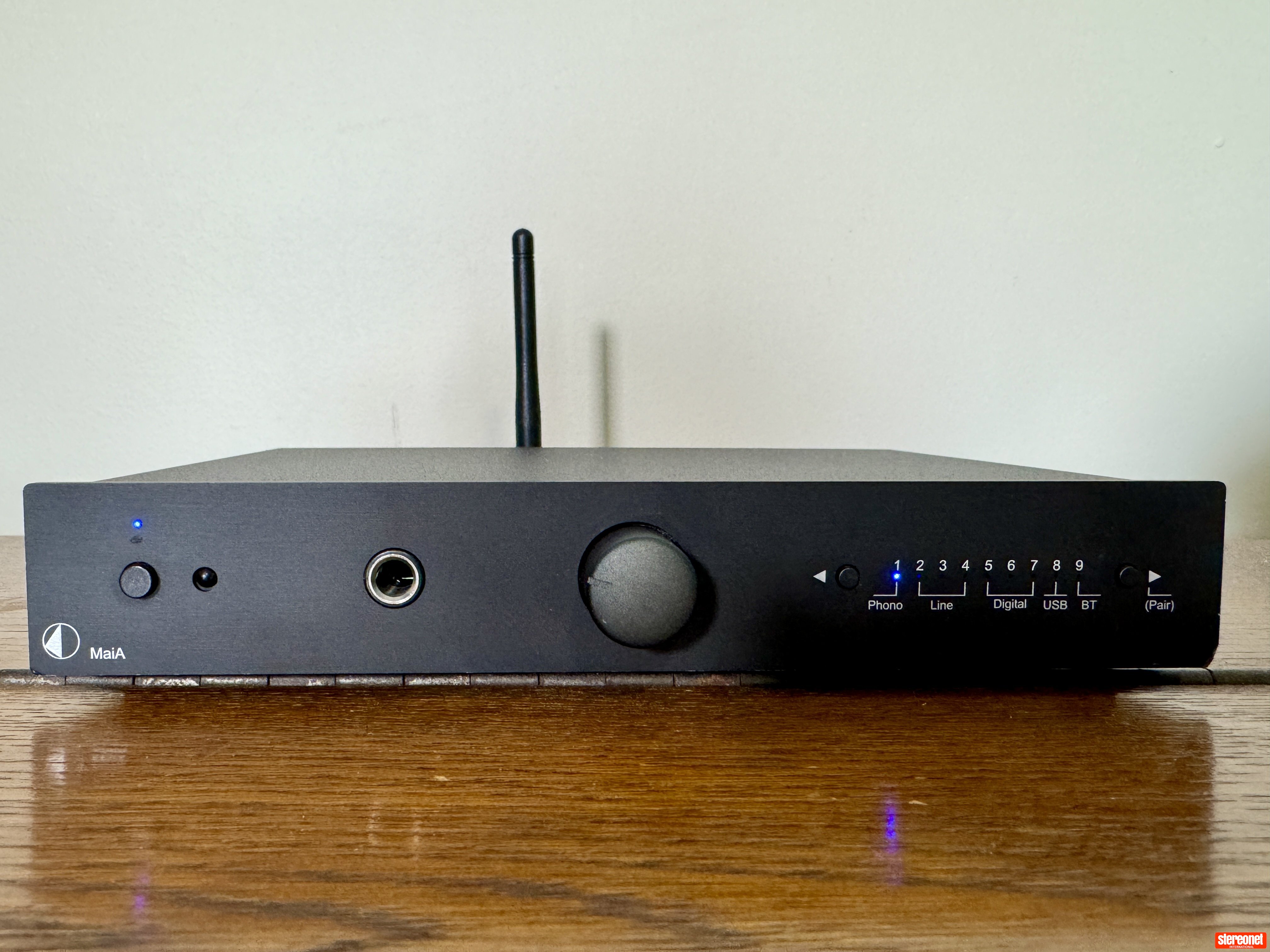 Pro-Ject MaiA Integrated Amplifier - Integrated Amplifiers - StereoNET