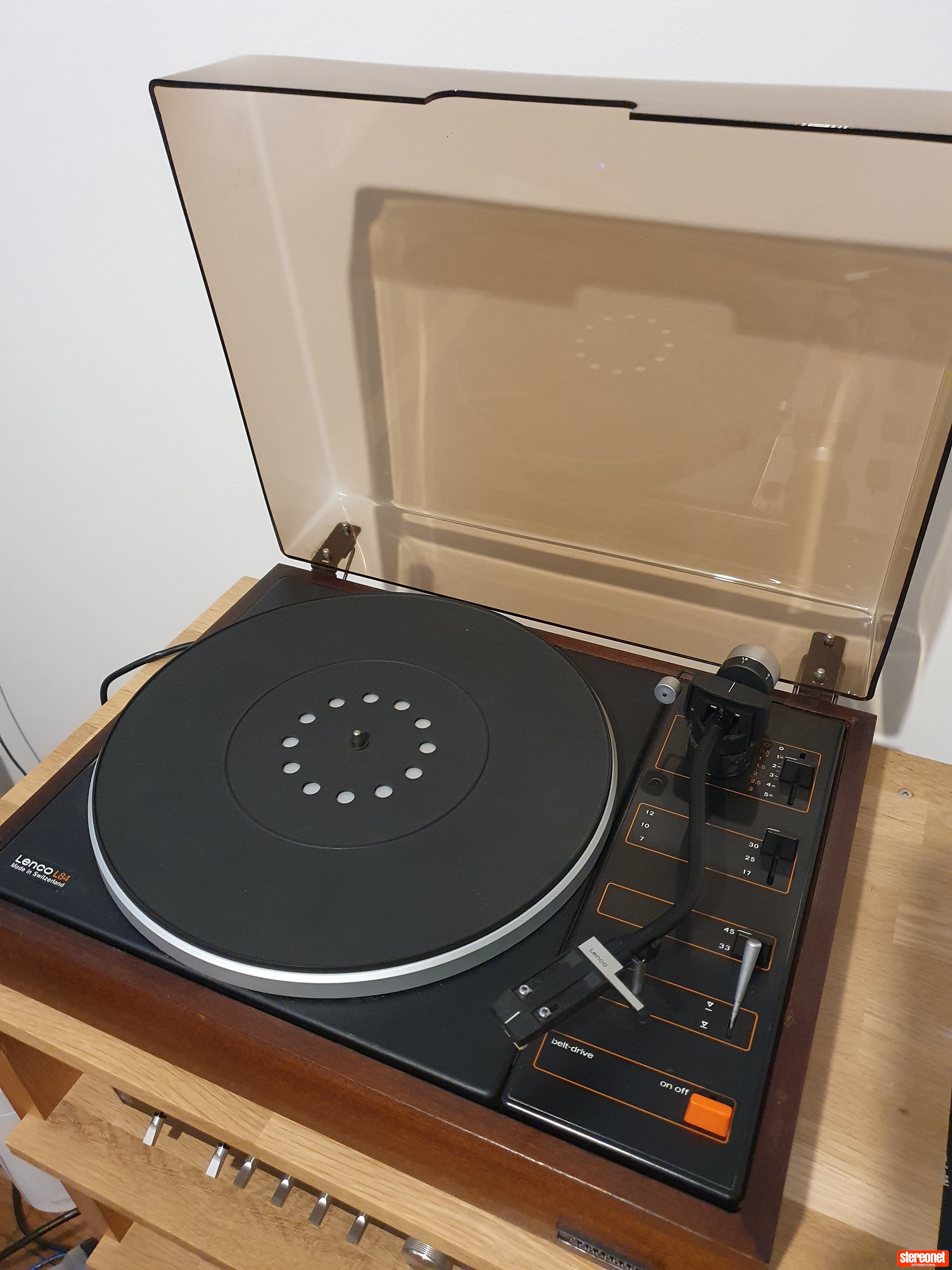 Lenco L84 Turntable - Turntables & Record Players - StereoNET