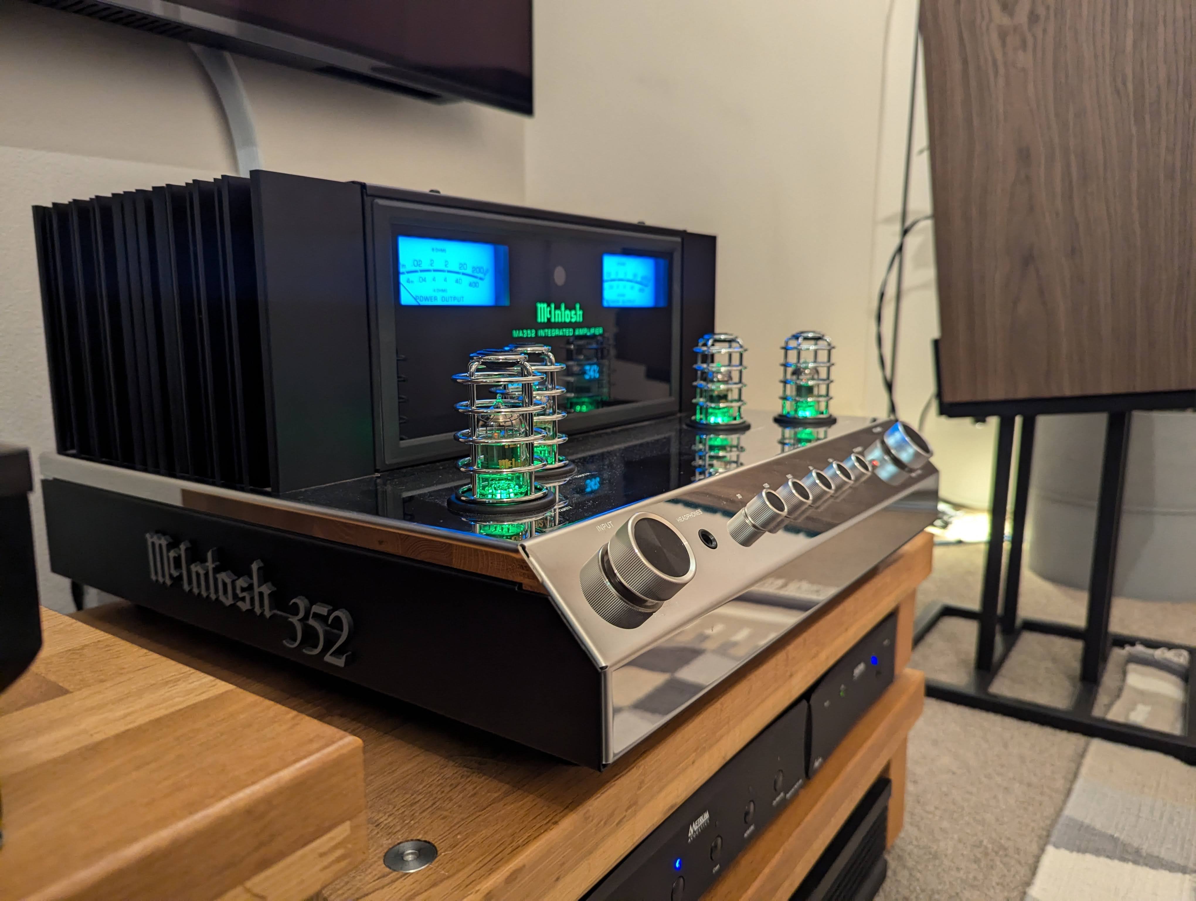 McIntosh MA352 Integrated Amplifier (Hybrid) - Integrated Amplifiers ...