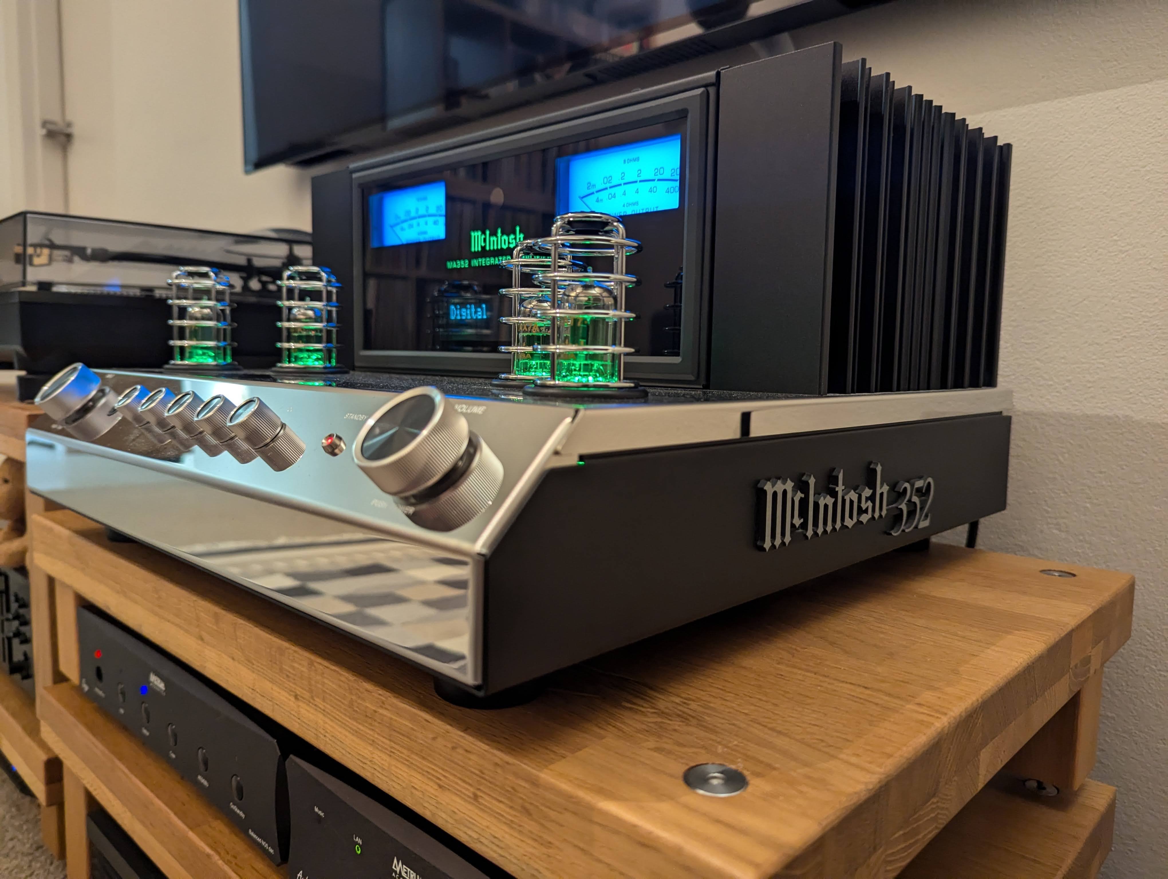 McIntosh MA352 Integrated Amplifier (Hybrid) - Integrated Amplifiers ...