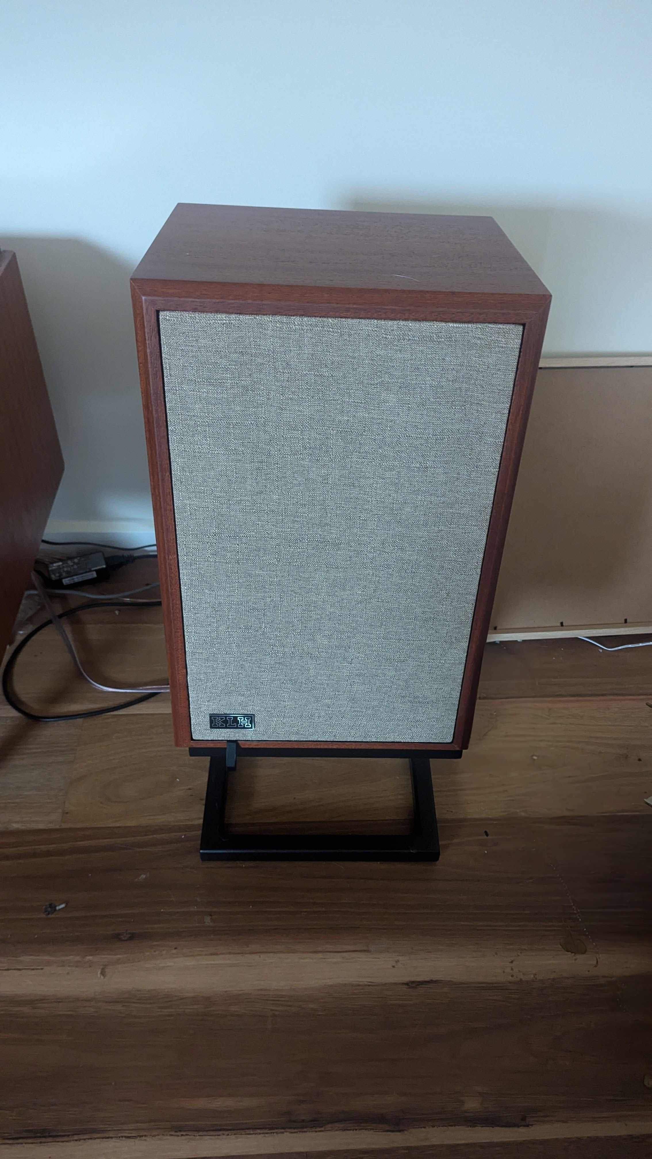 KLH Audio Model Three (Mahogany) Standmount Loudspeakers - Bookshelf & Small Monitors - StereoNET