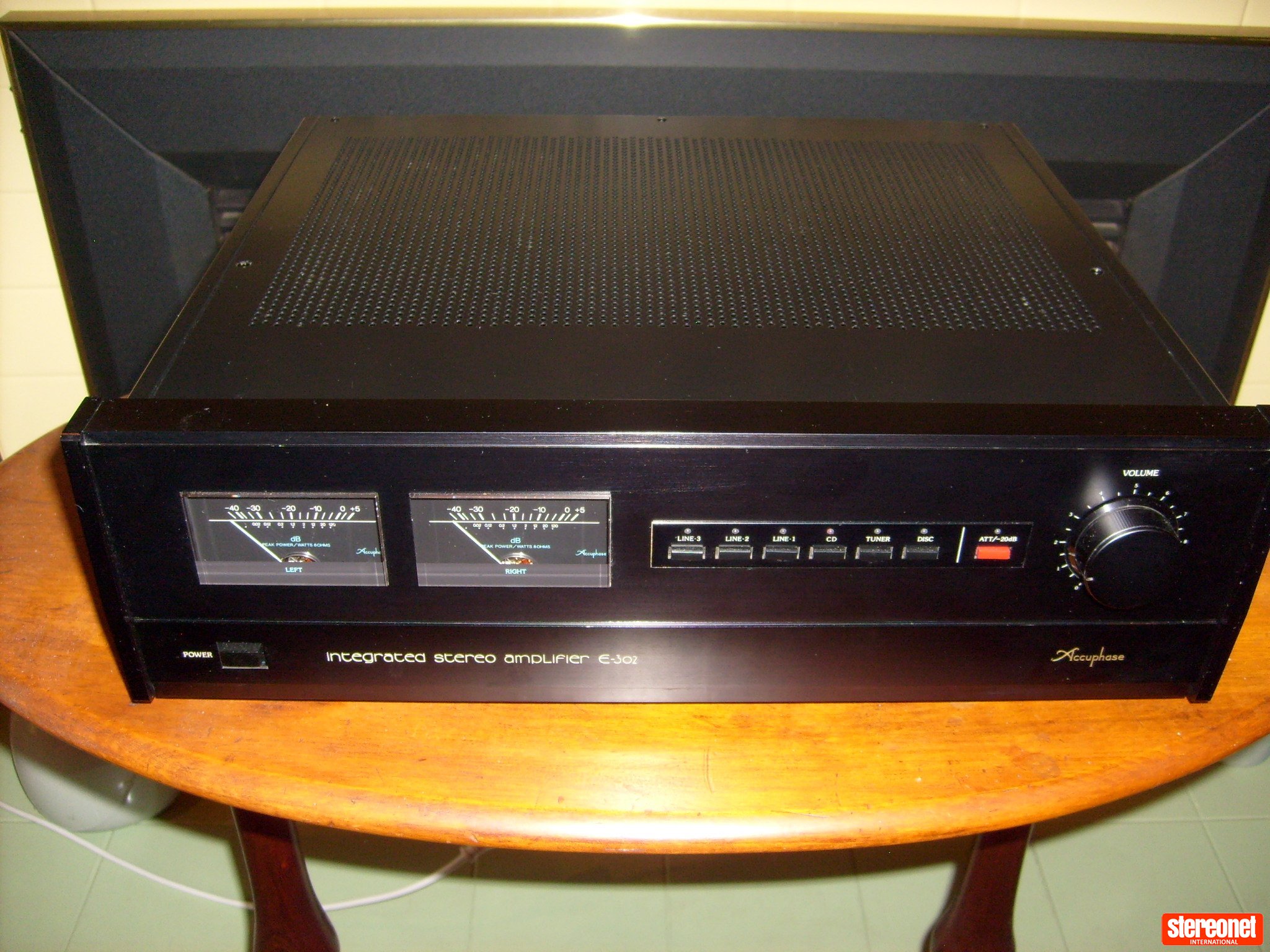Accuphase e-302b Integrated Amplifier - Integrated Amplifiers - StereoNET
