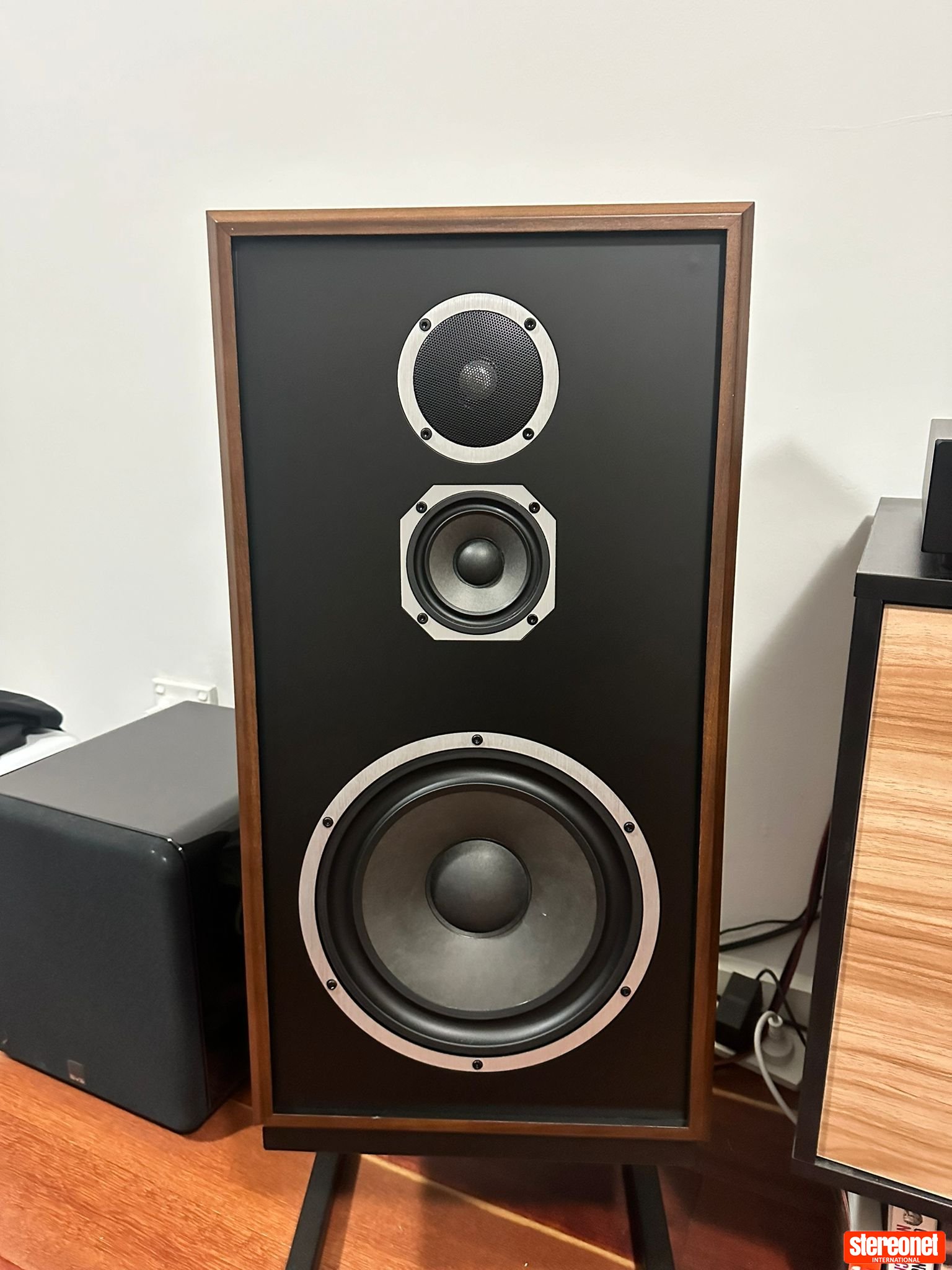 KLH Audio Model 5 Floorstanding Loudspeakers - Floorstanders & Large ...