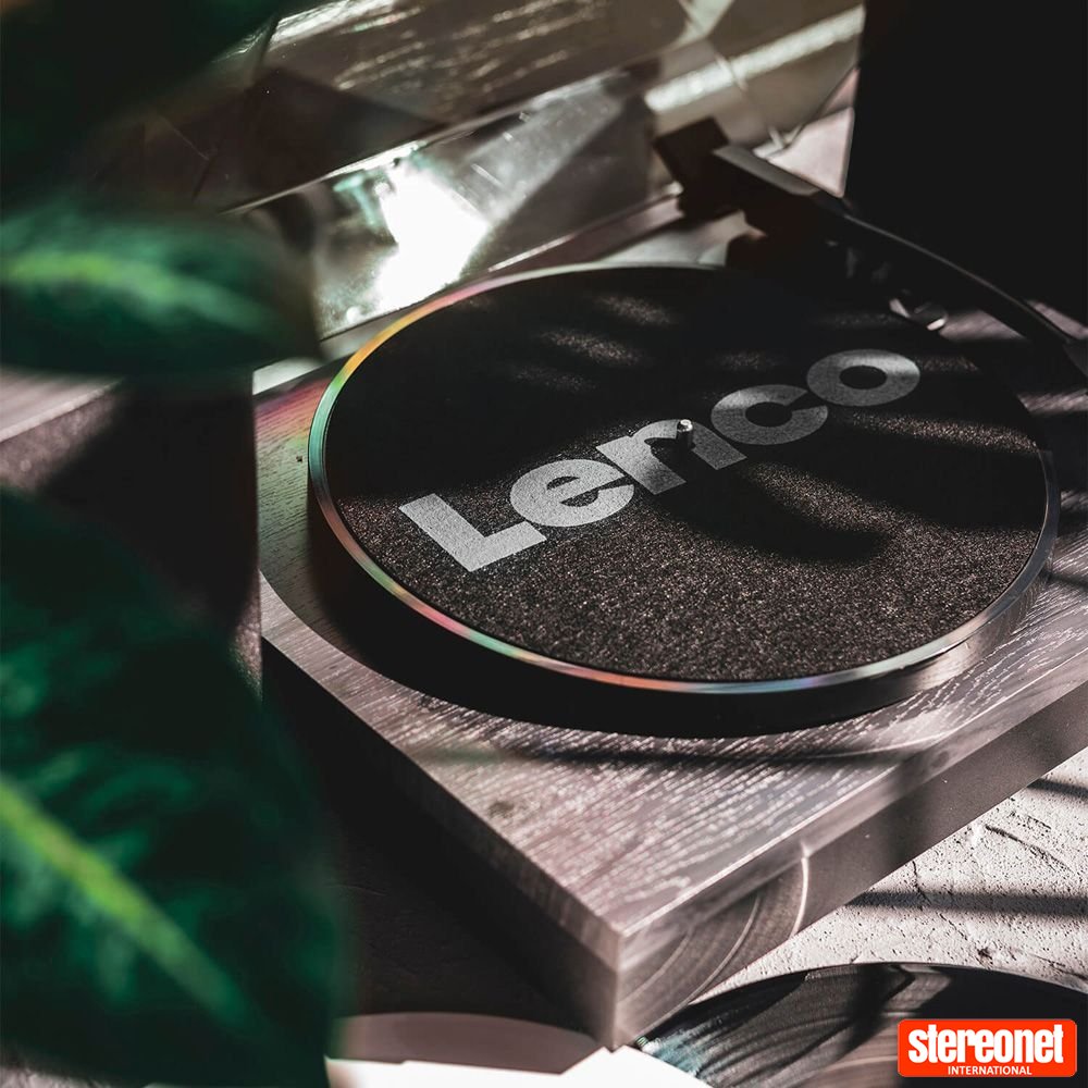 Lenco LS-300BK Turntable - Turntables & Record Players - StereoNET