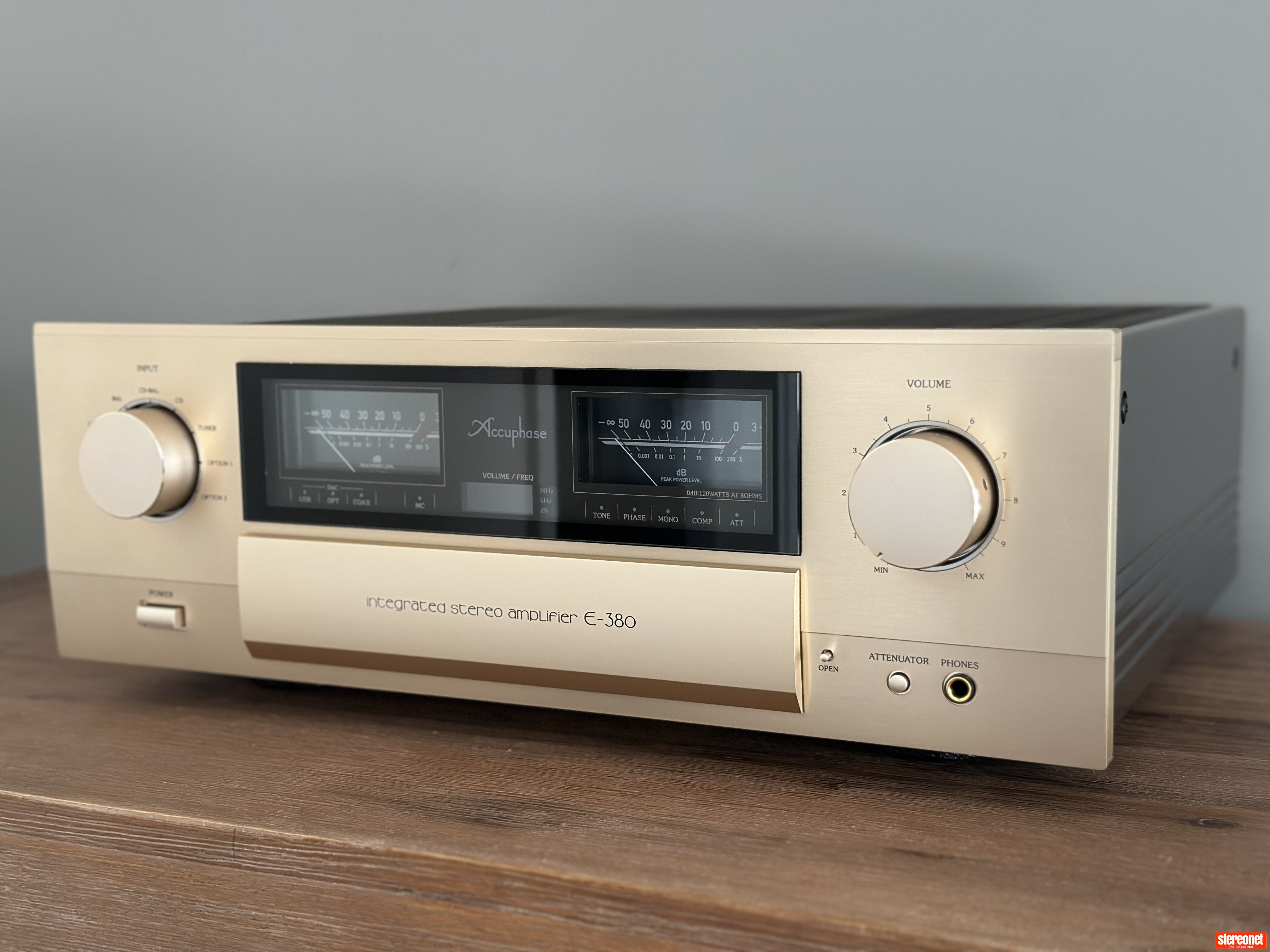 Accuphase E-380 Integrated Amplifier (Solid State) - Integrated Amplifiers - StereoNET