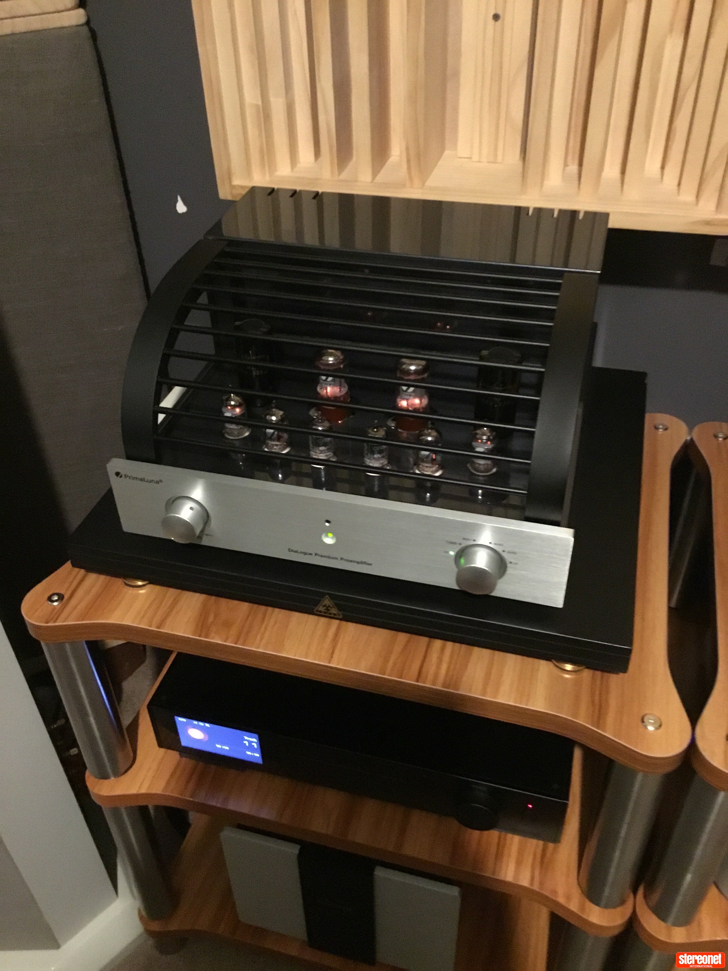 PrimaLuna Dialogue premium Pre Amplifier - Pre Amplifiers - StereoNET