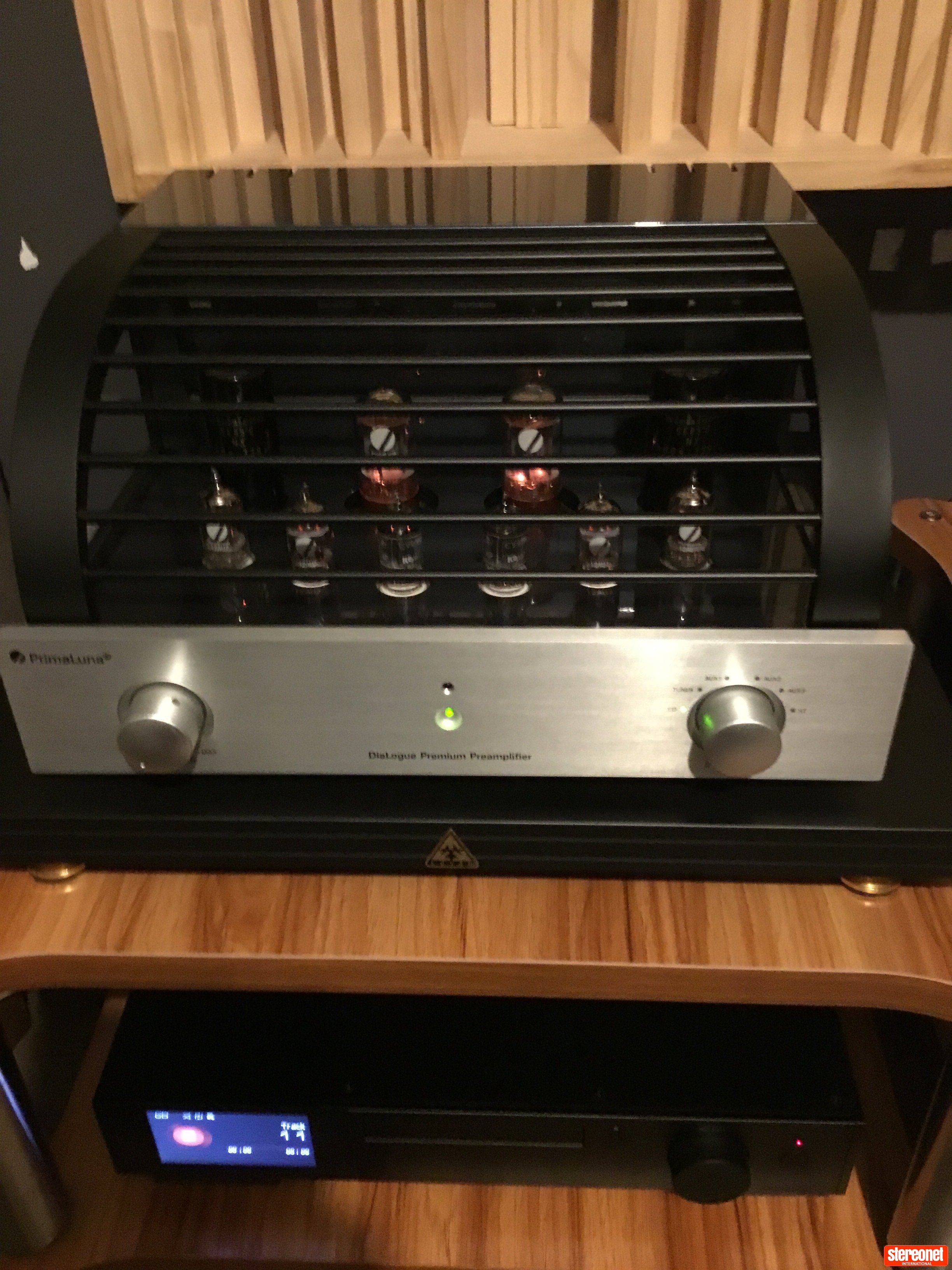 PrimaLuna Dialogue premium Pre Amplifier - Pre Amplifiers - StereoNET