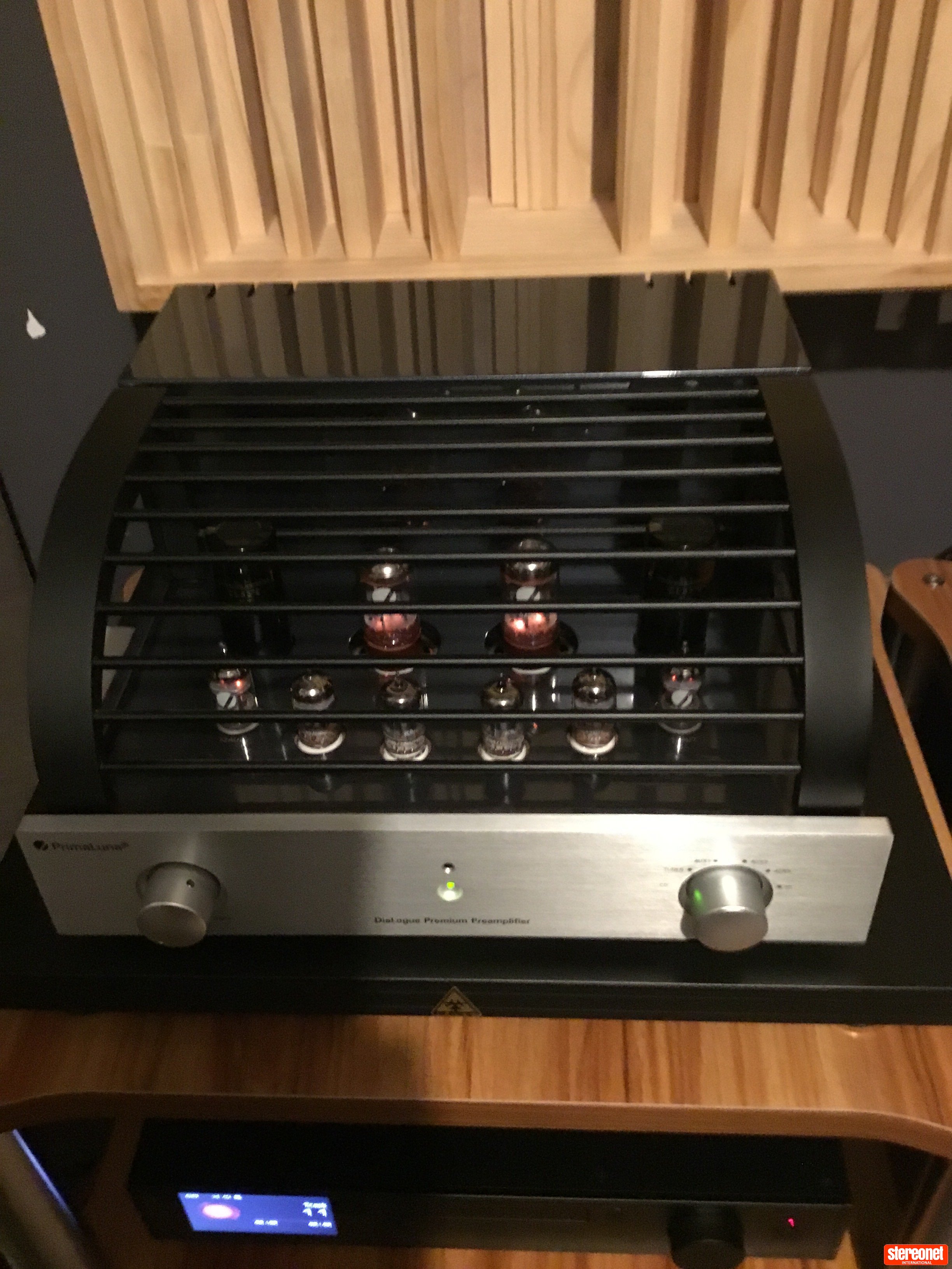 PrimaLuna Dialogue premium Pre Amplifier - Pre Amplifiers - StereoNET