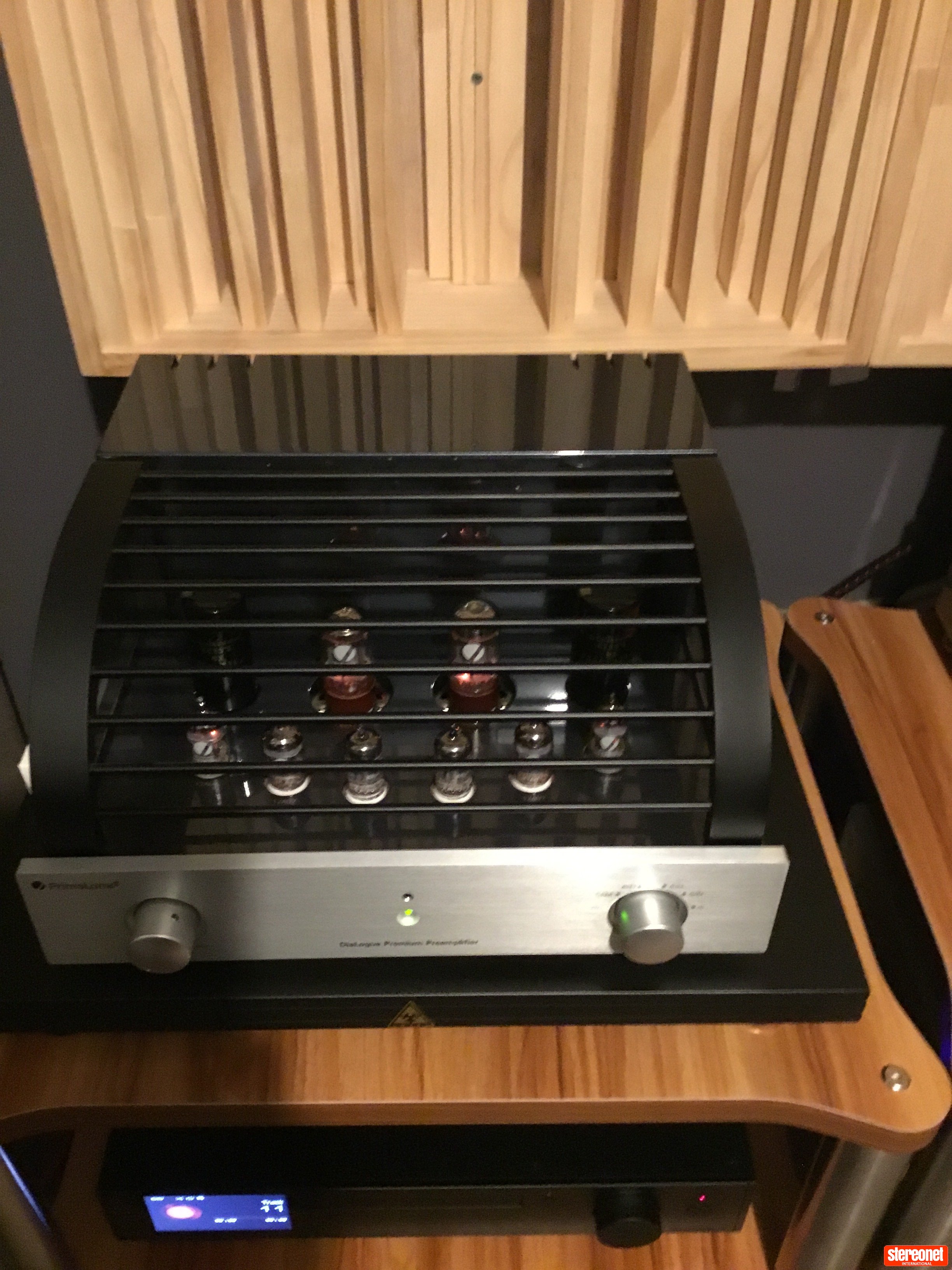 PrimaLuna Dialogue premium Pre Amplifier - Pre Amplifiers - StereoNET