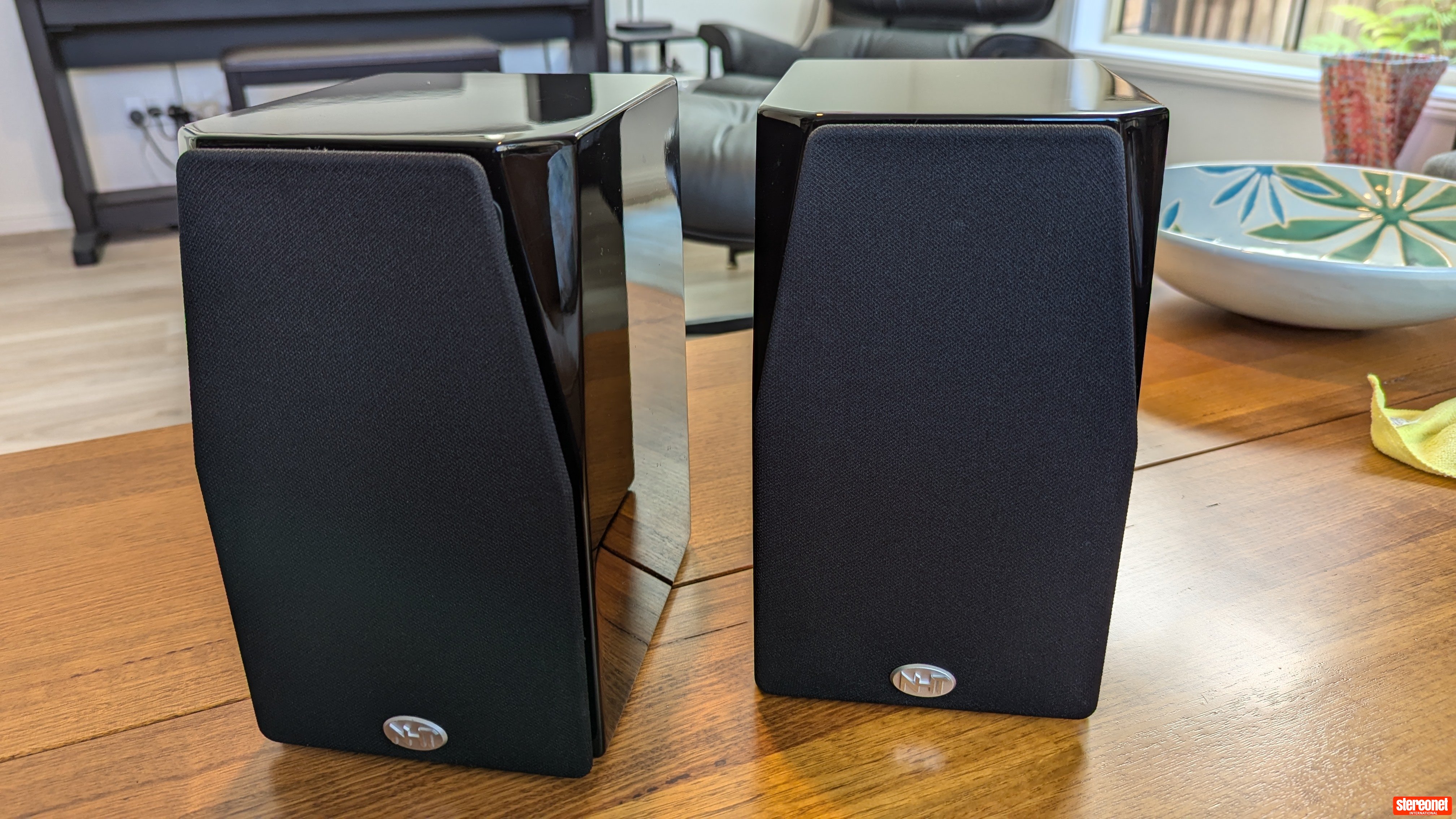 NHT C-1 Bookshelf Loudspeakers - Bookshelf & Small Monitors - StereoNET
