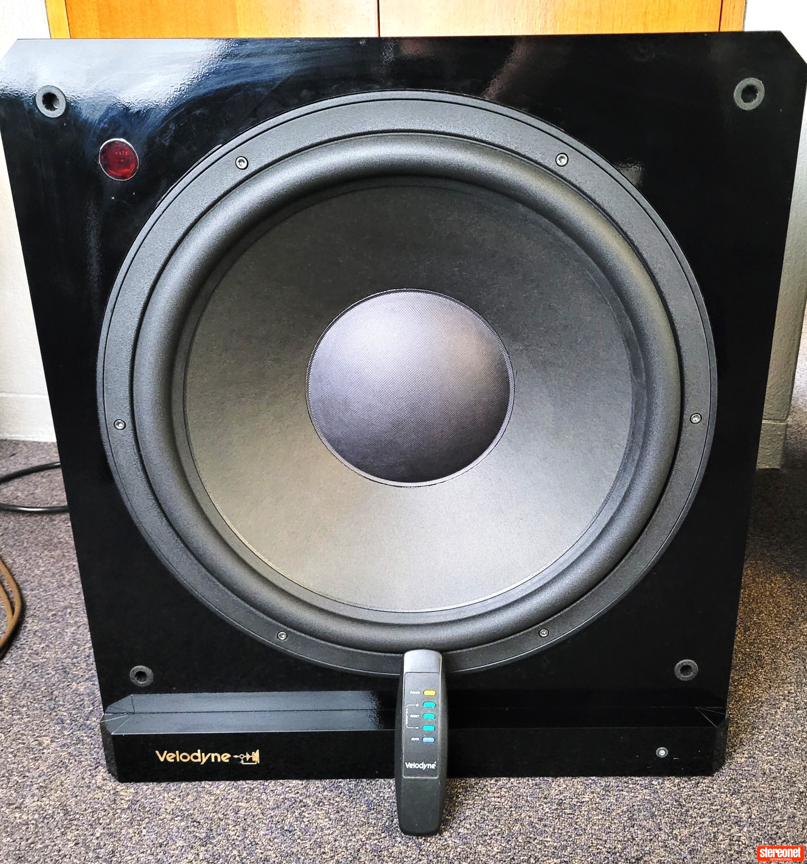 Velodyne HGS-18 18" Subwoofer (Active / Powered) - Subwoofers - StereoNET