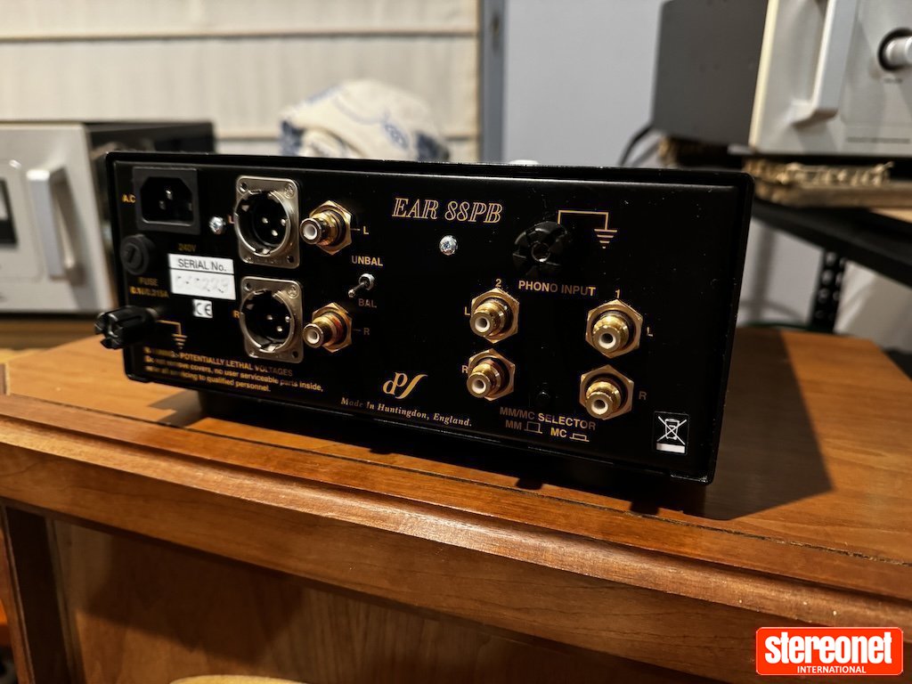 EAR Yoshino 88PB Phono Preamplifier - Phono Amplifiers - StereoNET