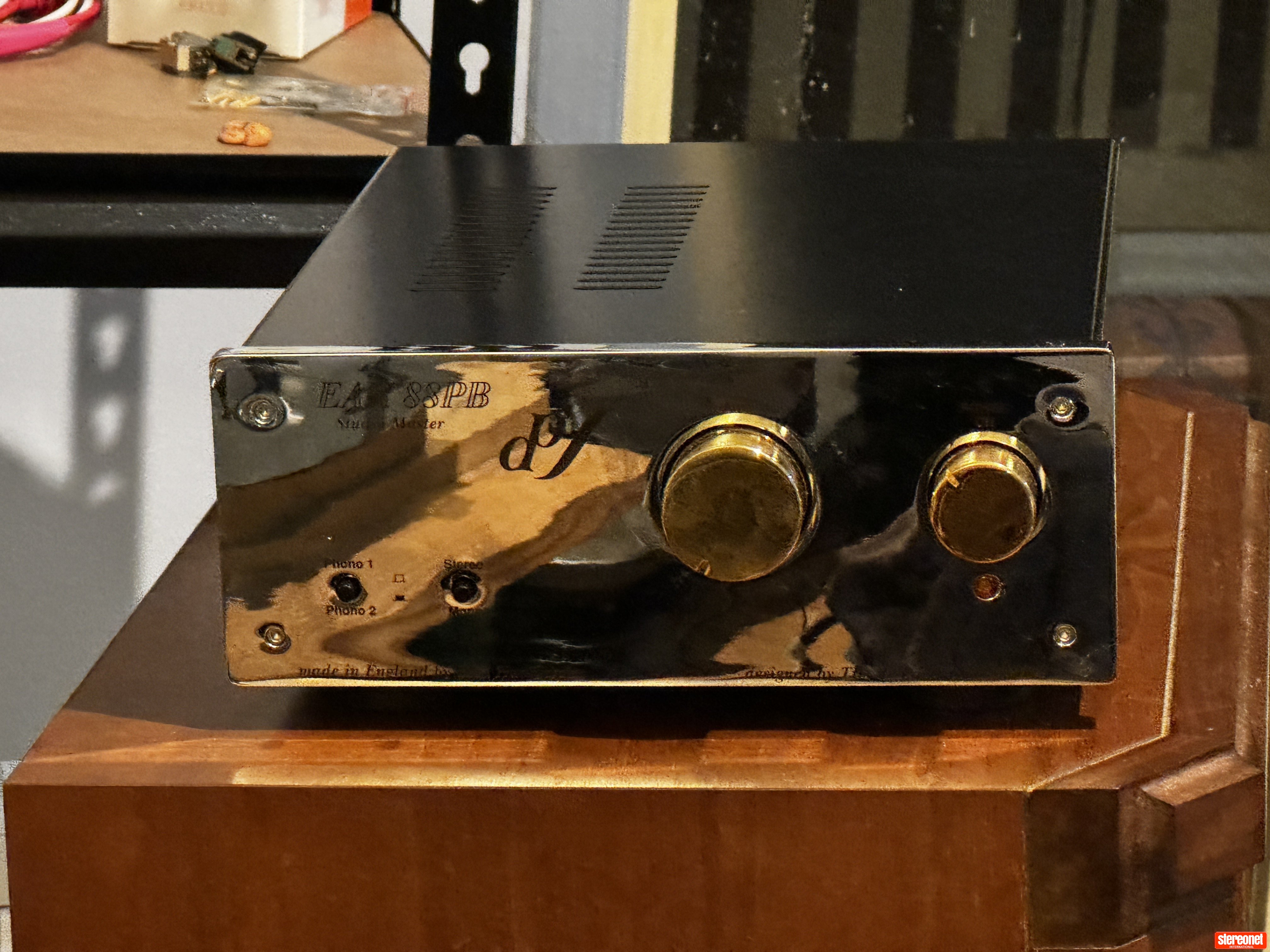 EAR Yoshino 88PB Phono Preamplifier - Phono Amplifiers - StereoNET