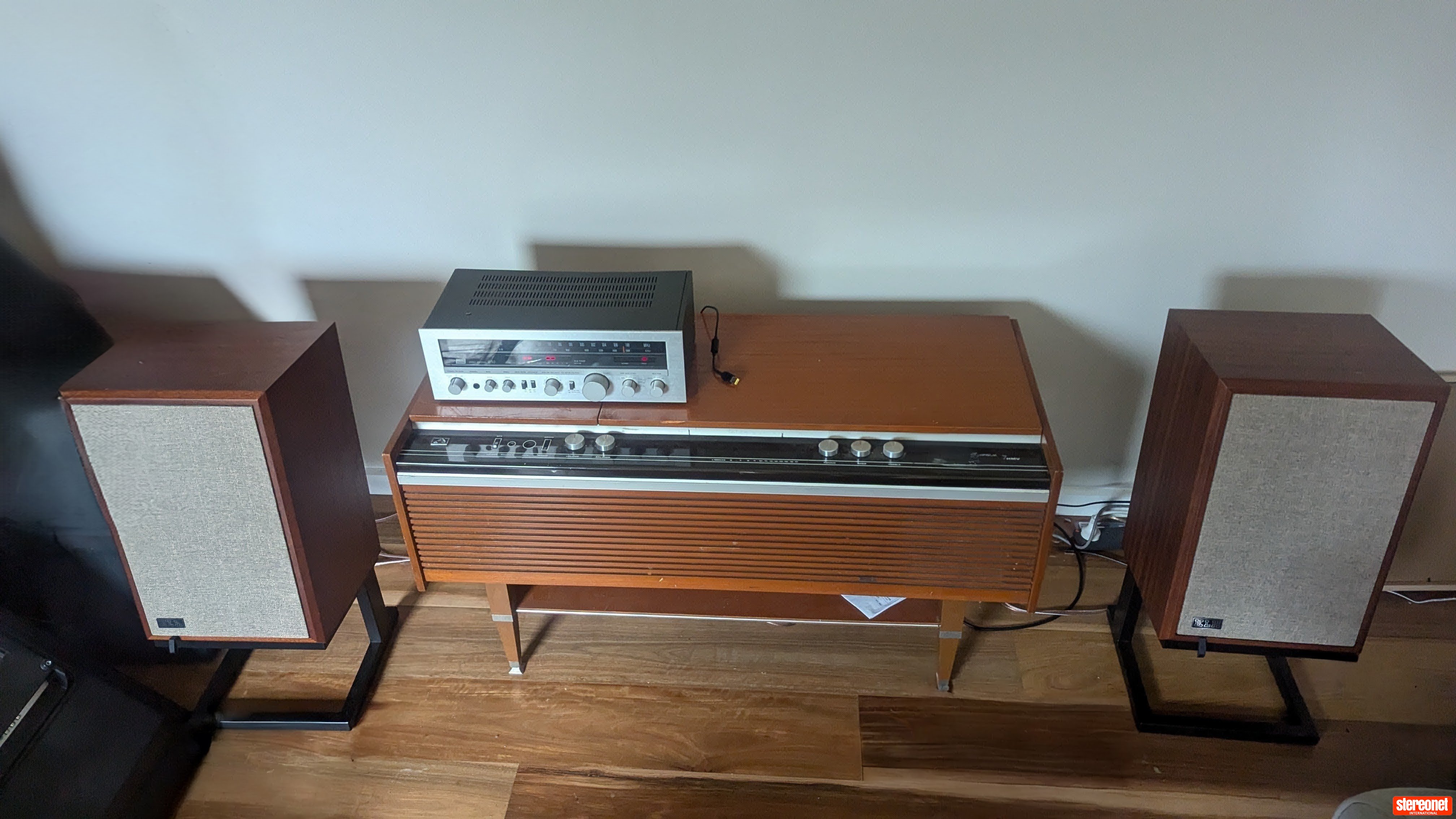 KLH Audio Model Three (Mahogany) Standmount Loudspeakers - Bookshelf & Small Monitors - StereoNET