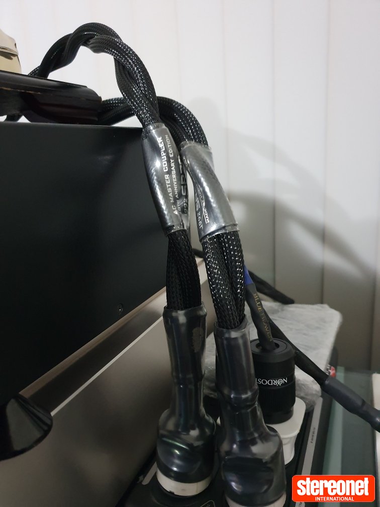 Synergistic Research SR20 AC Master Coupler Power Cable - Power Cables ...