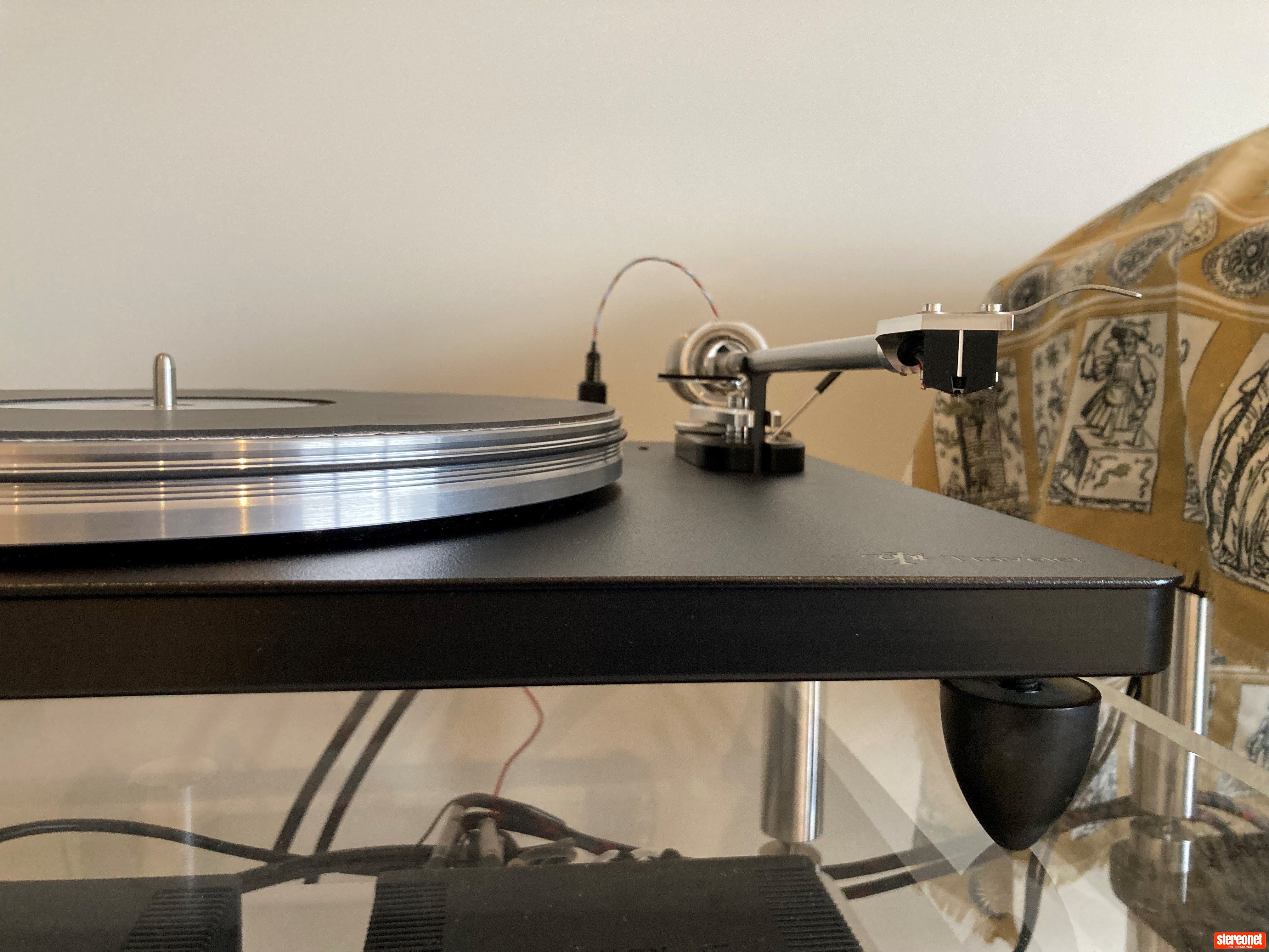 VPI Industries Traveller V2 Turntable and Tonearm Package - Turntables & Record Players - StereoNET