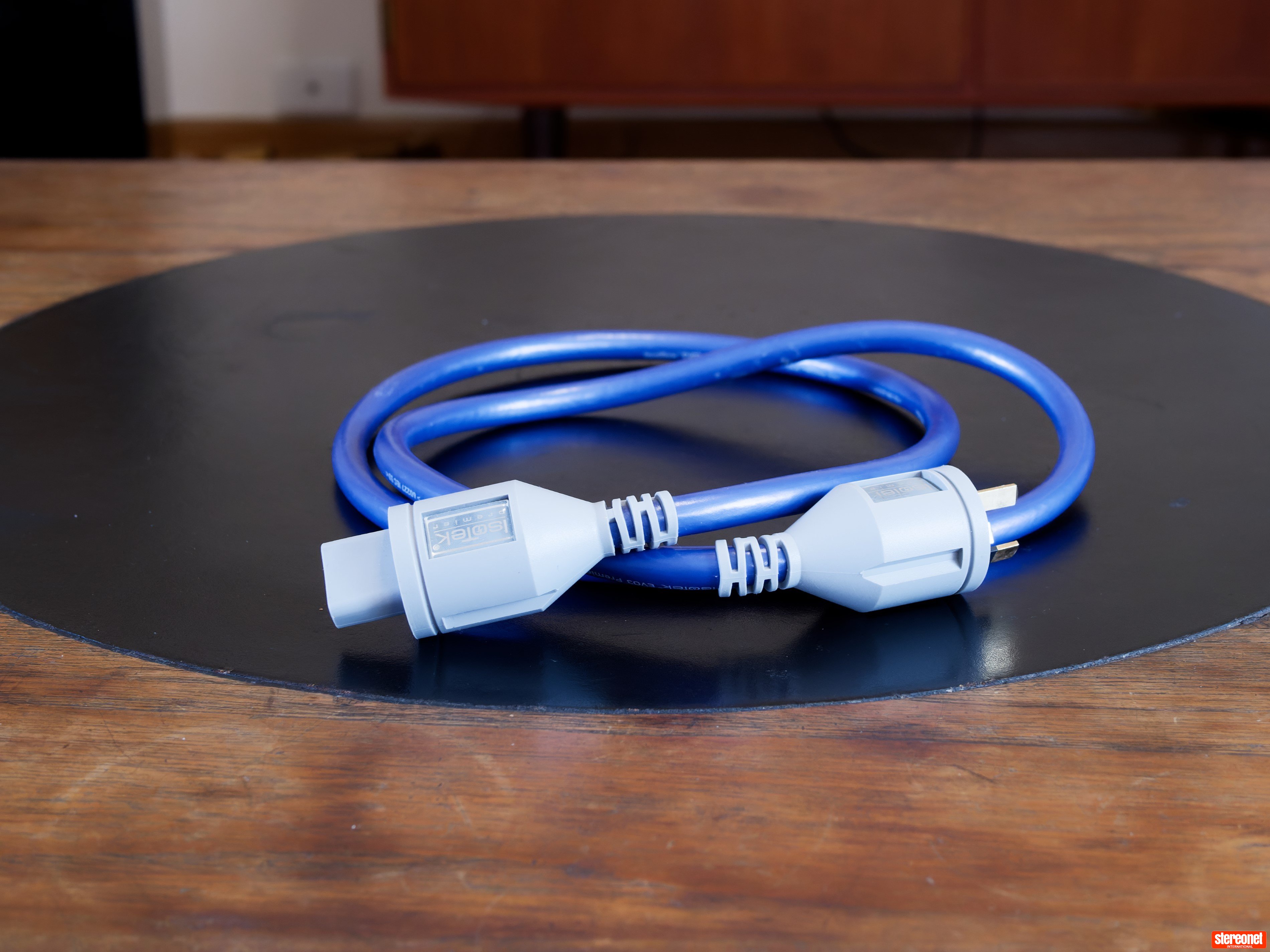 IsoTek EVO3 Premier Power Cable - Power Cables - StereoNET