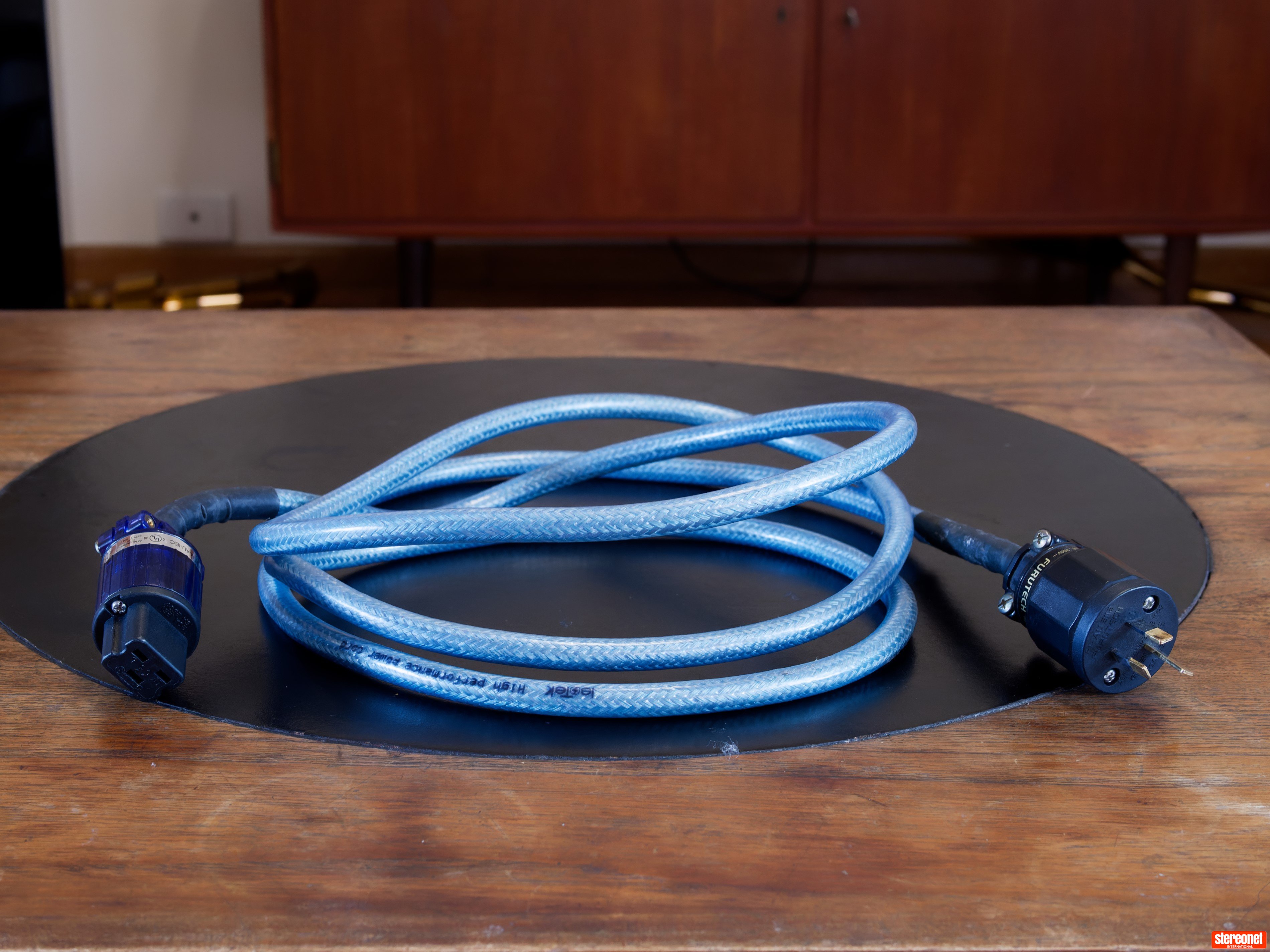 IsoTek Extreme Power Cable - Power Cables - StereoNET