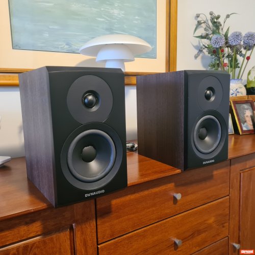 Dynaudio Emit 10 Bookshelf Loudspeakers - Bookshelf & Small Monitors - StereoNET