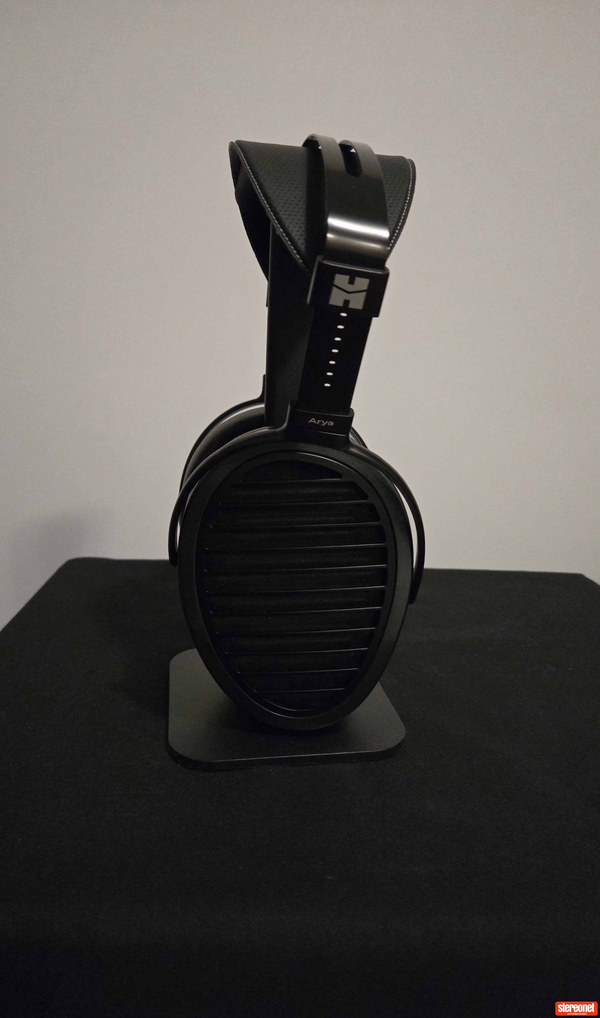 HiFiMan Arya Stealth Headphones - Over/On Ear - Headphones (Over/On Ear) - StereoNET