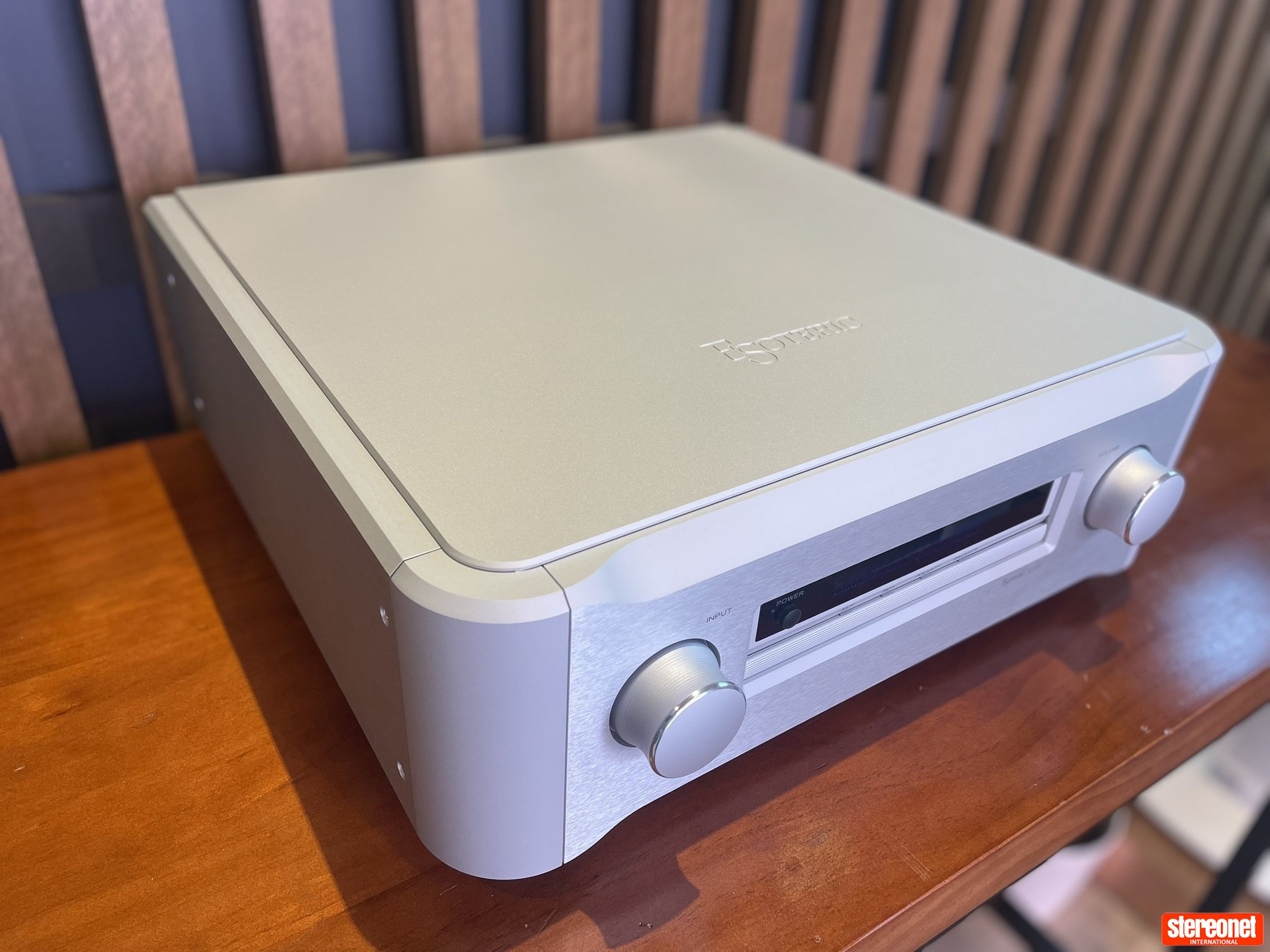 Esoteric C02X Pre Amplifier - Integrated Amplifiers - StereoNET