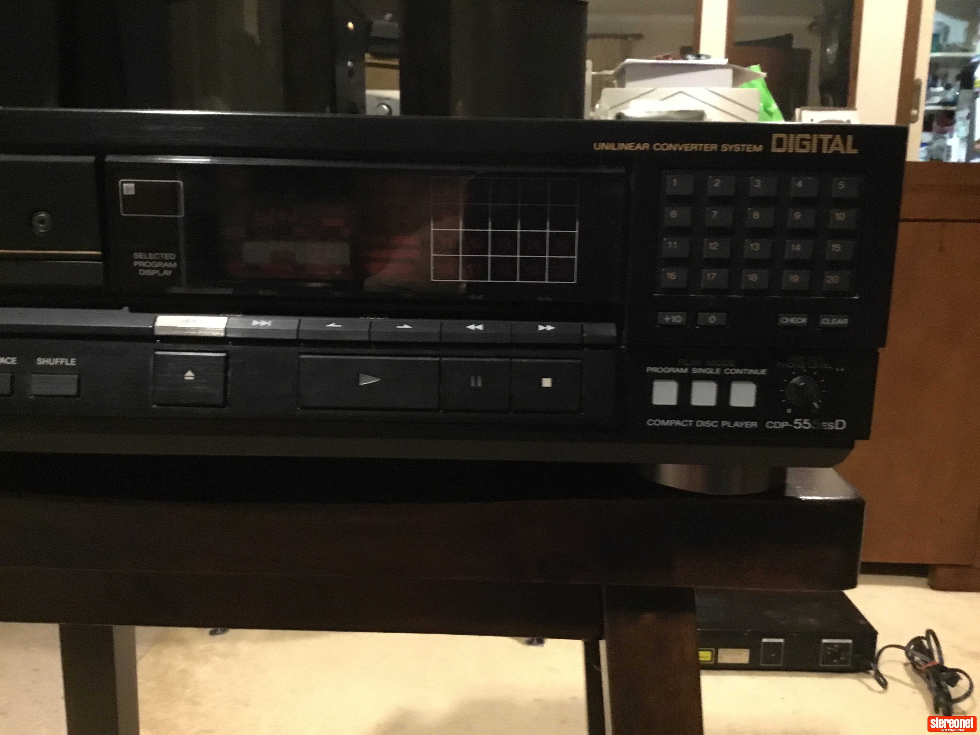 Sony CDP-555ESD CD Player - CD/SACD Players & Transport - StereoNET