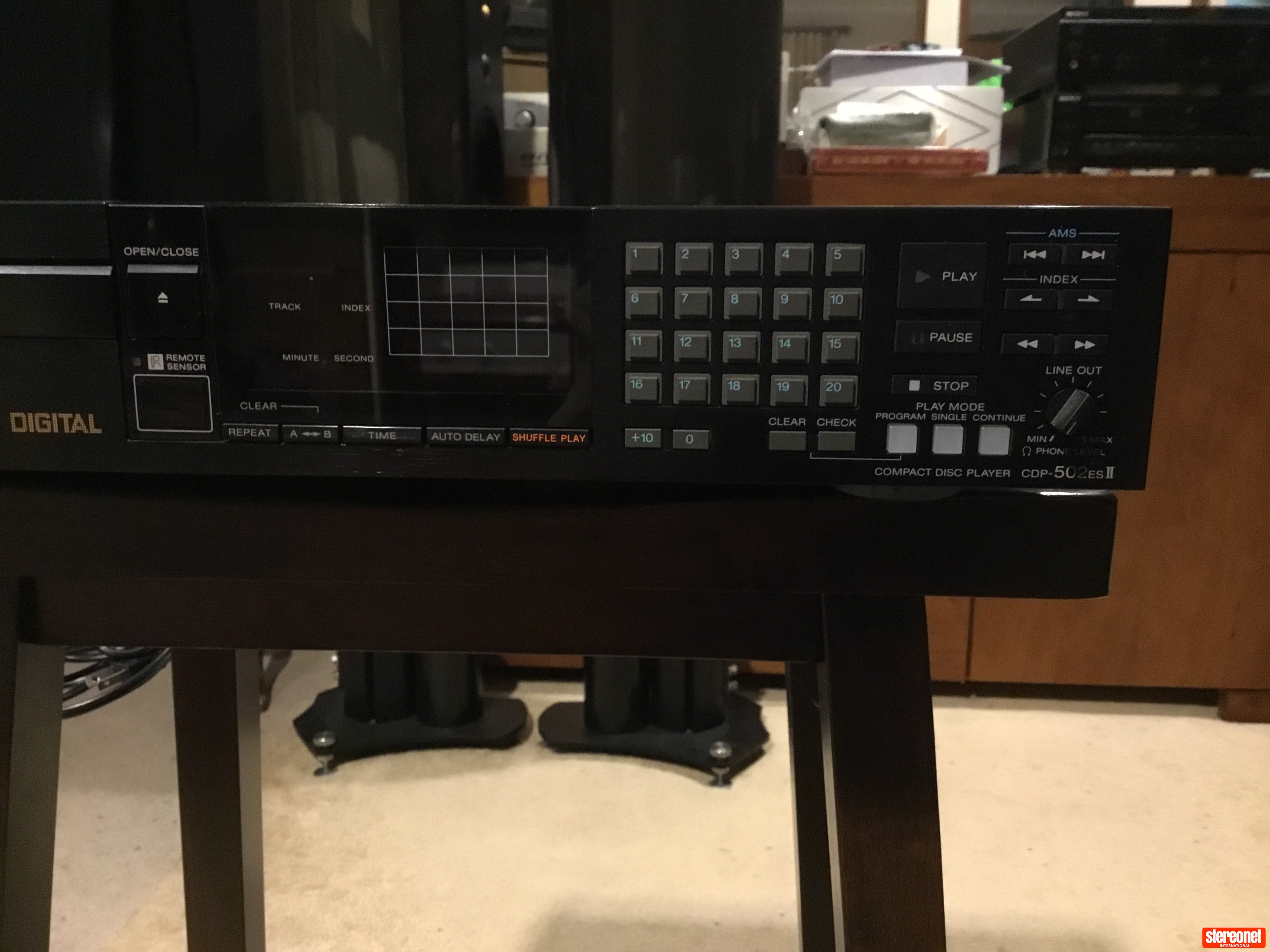 Sony CDP-555ESD CD Player - CD/SACD Players & Transport - StereoNET