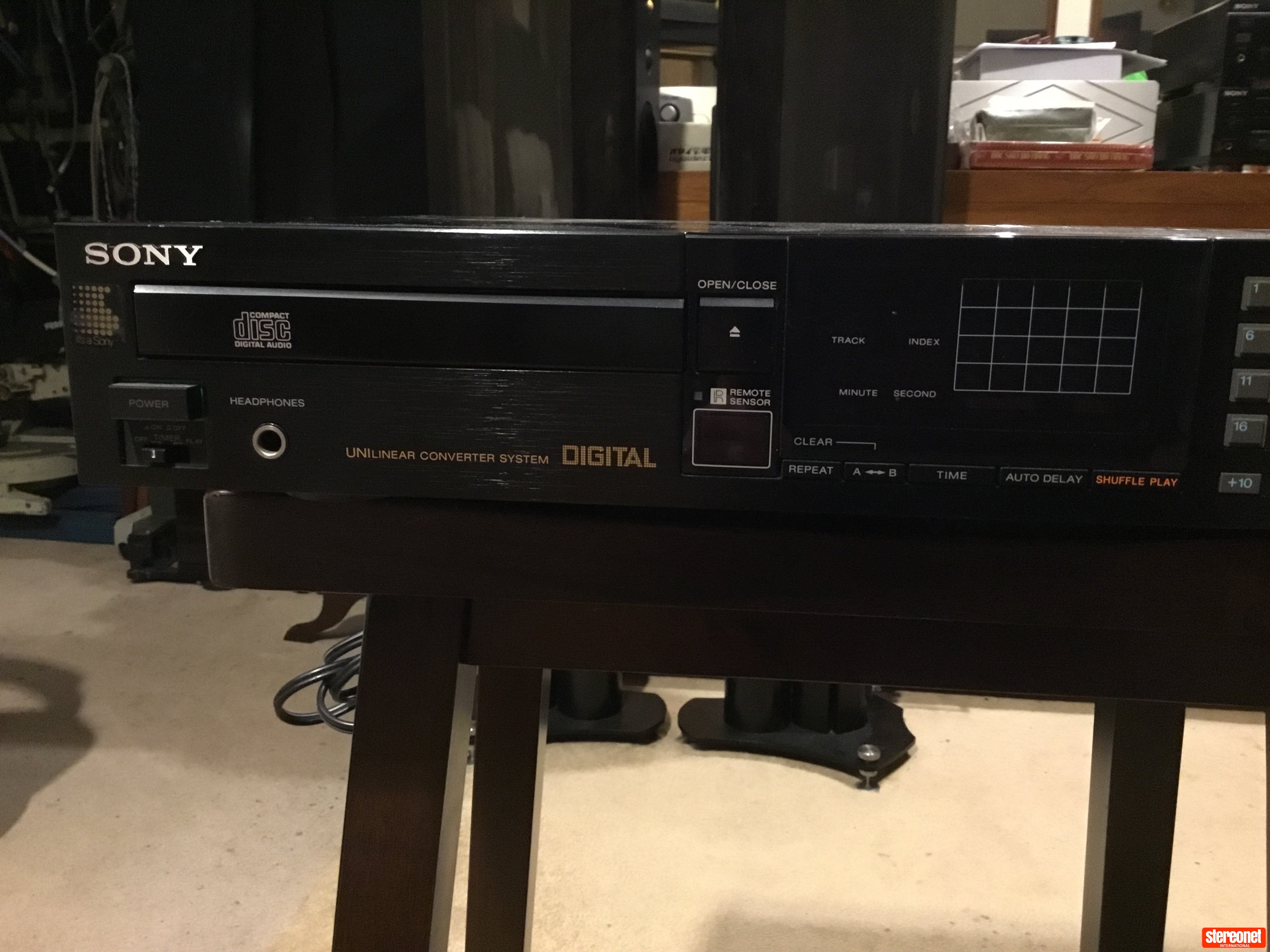 Sony CDP-555ESD CD Player - CD/SACD Players & Transport - StereoNET