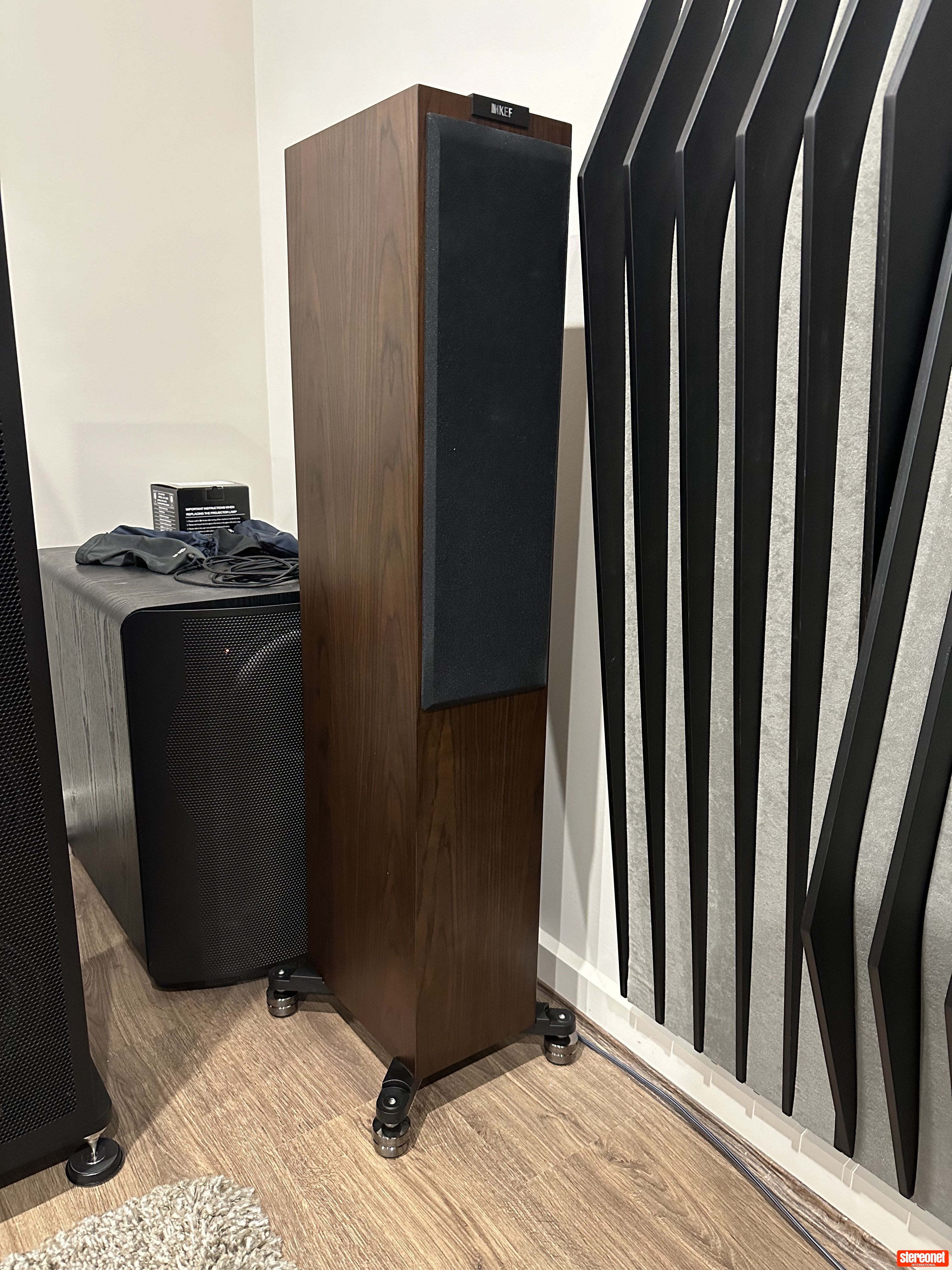 KEF R500 + Isoacoustics Gaia 3 Floorstanding Loudspeakers ...