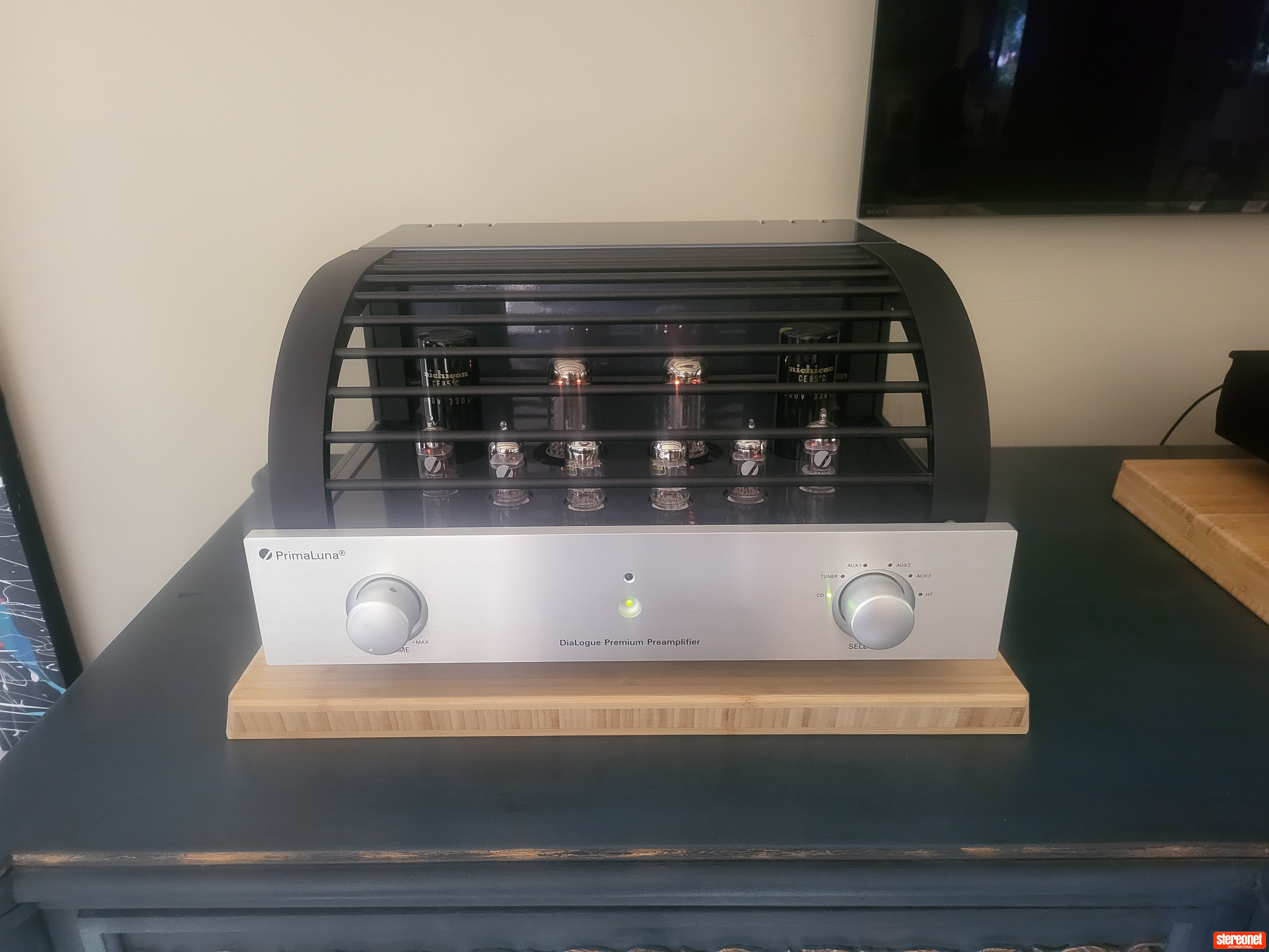 PrimaLuna Dialogue Premium Pre Amplifier - Pre Amplifiers - StereoNET