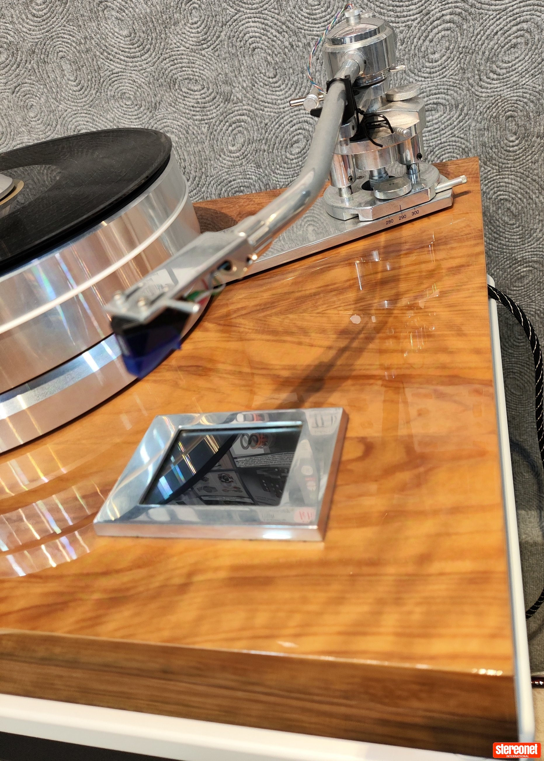 Pro-Ject Signature 12 Turntable - Turntables & Record Players - StereoNET