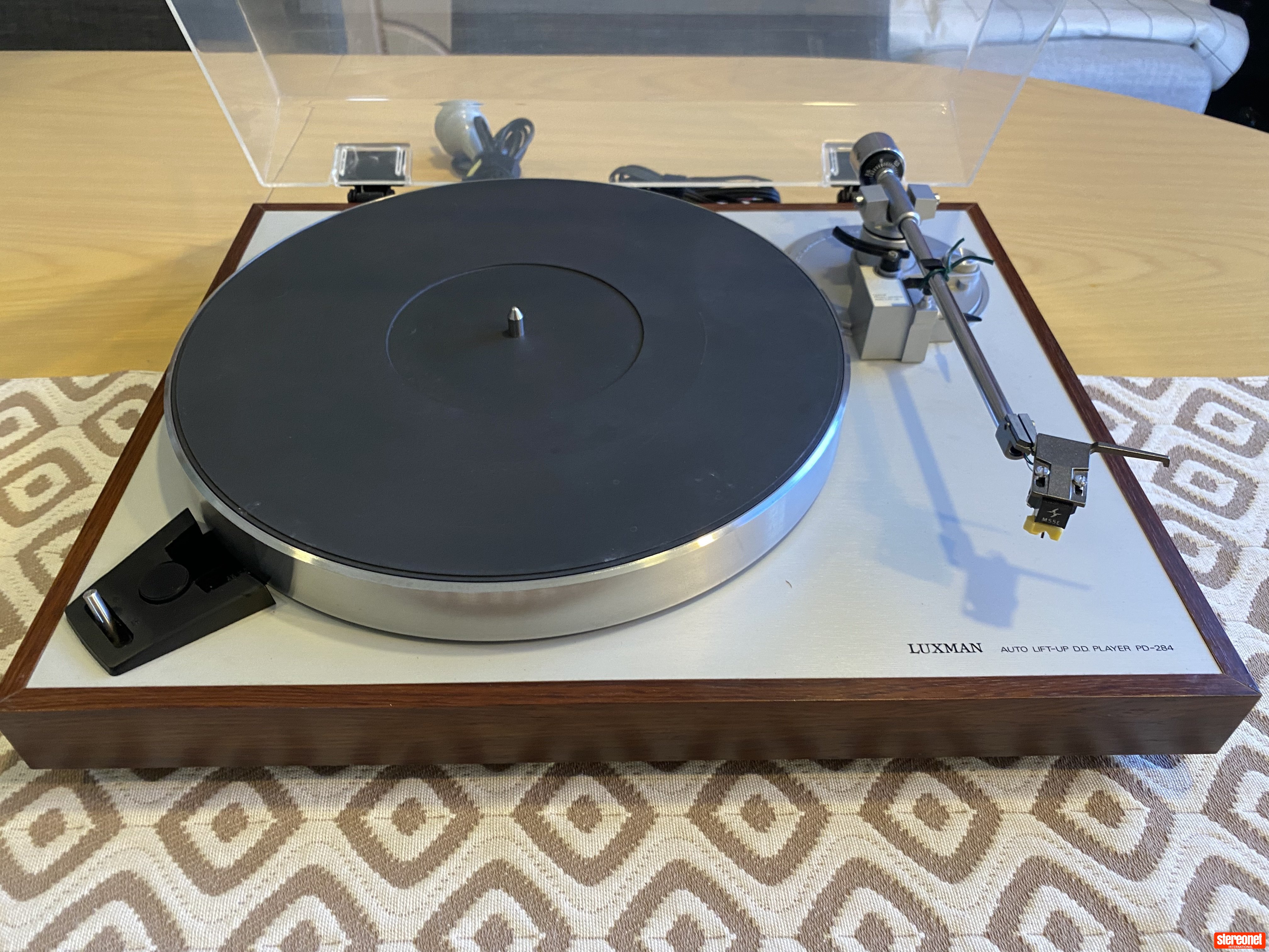 Luxman PD-284 Turntable - Turntables & Record Players - StereoNET