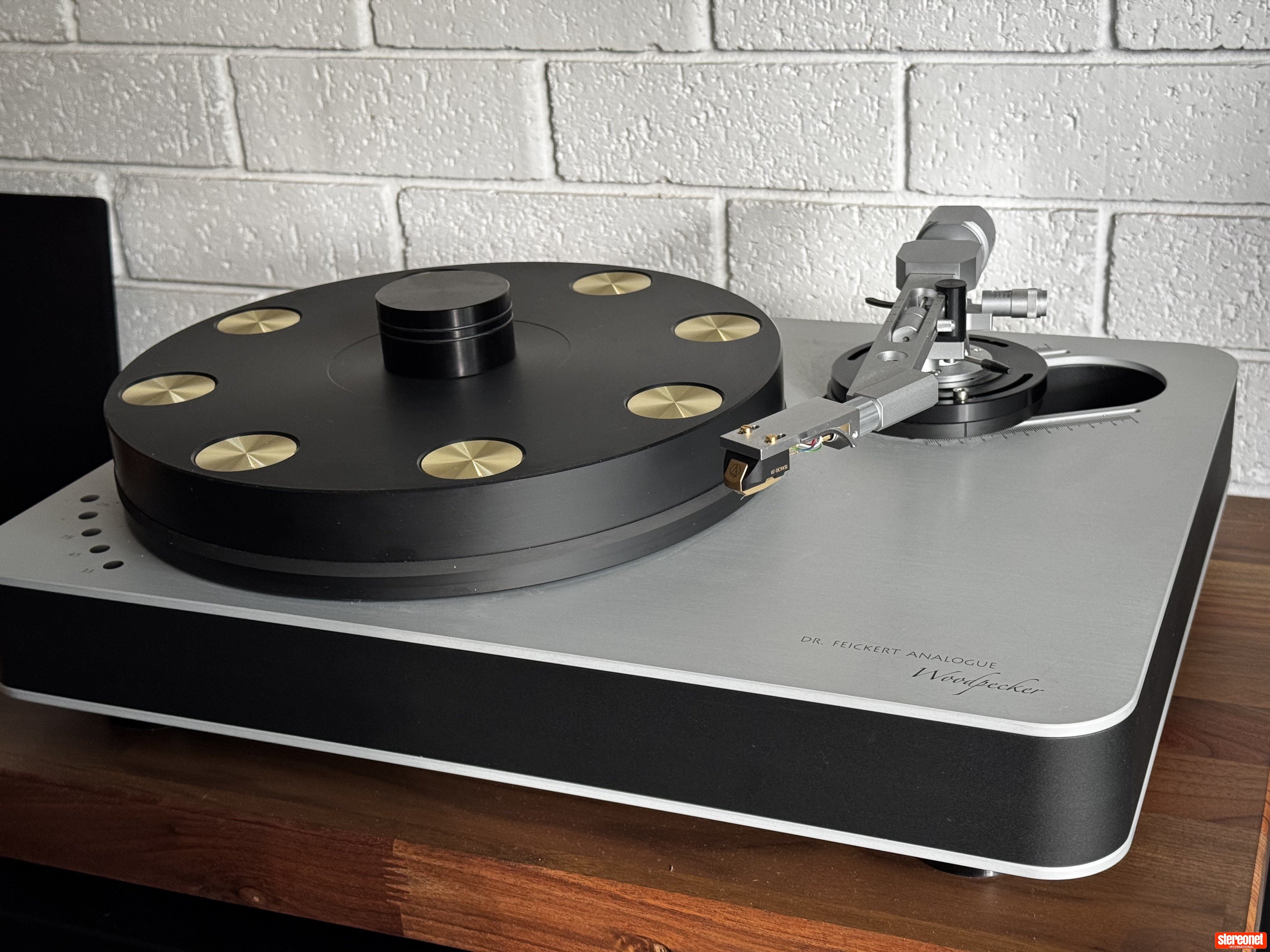 Dr. Feickert Woodpecker Turntable and Tonearm Package - Turntables ...