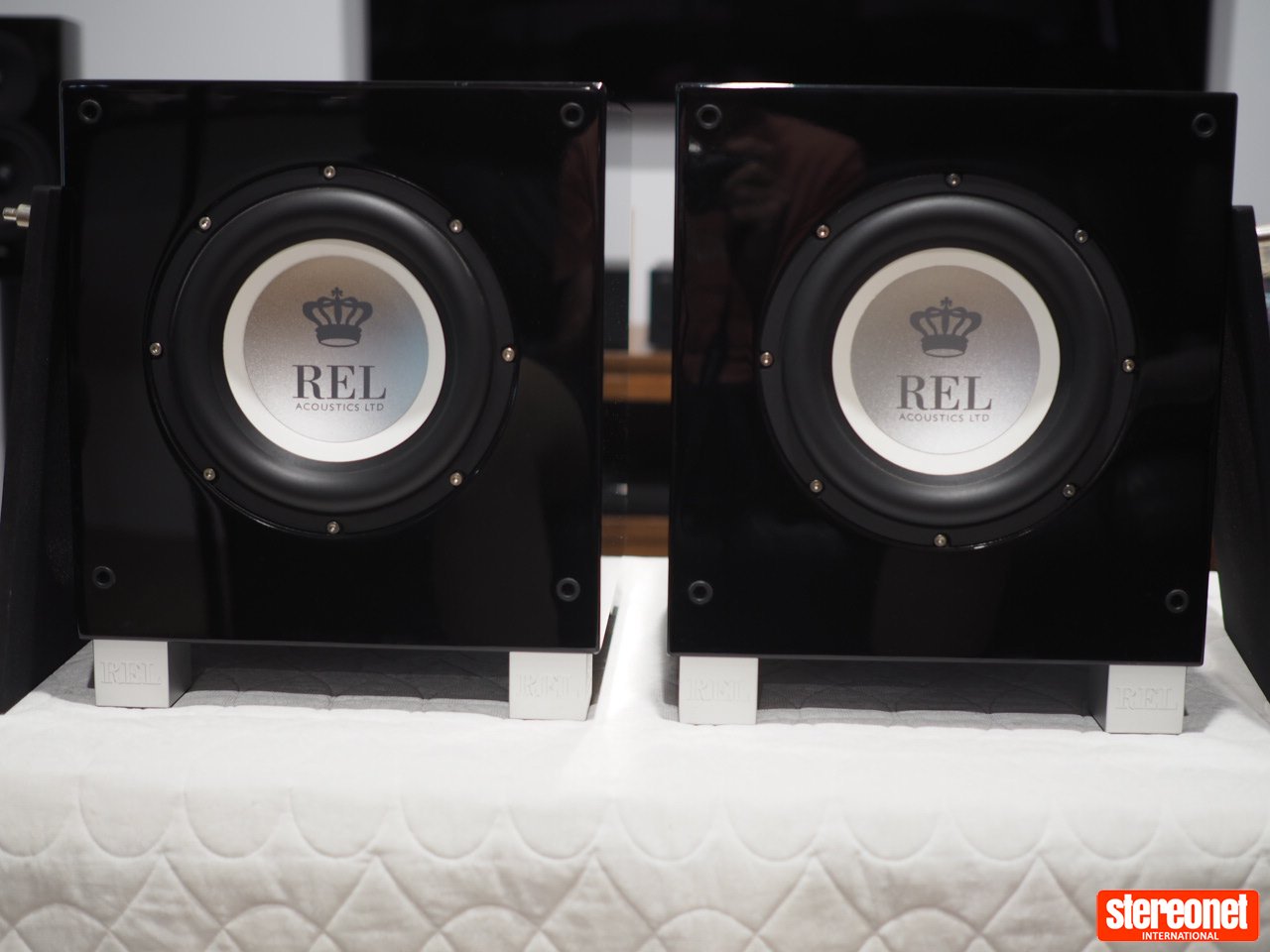 REL Acoustics T7i Subwoofer (Active / Powered) - Subwoofers - StereoNET