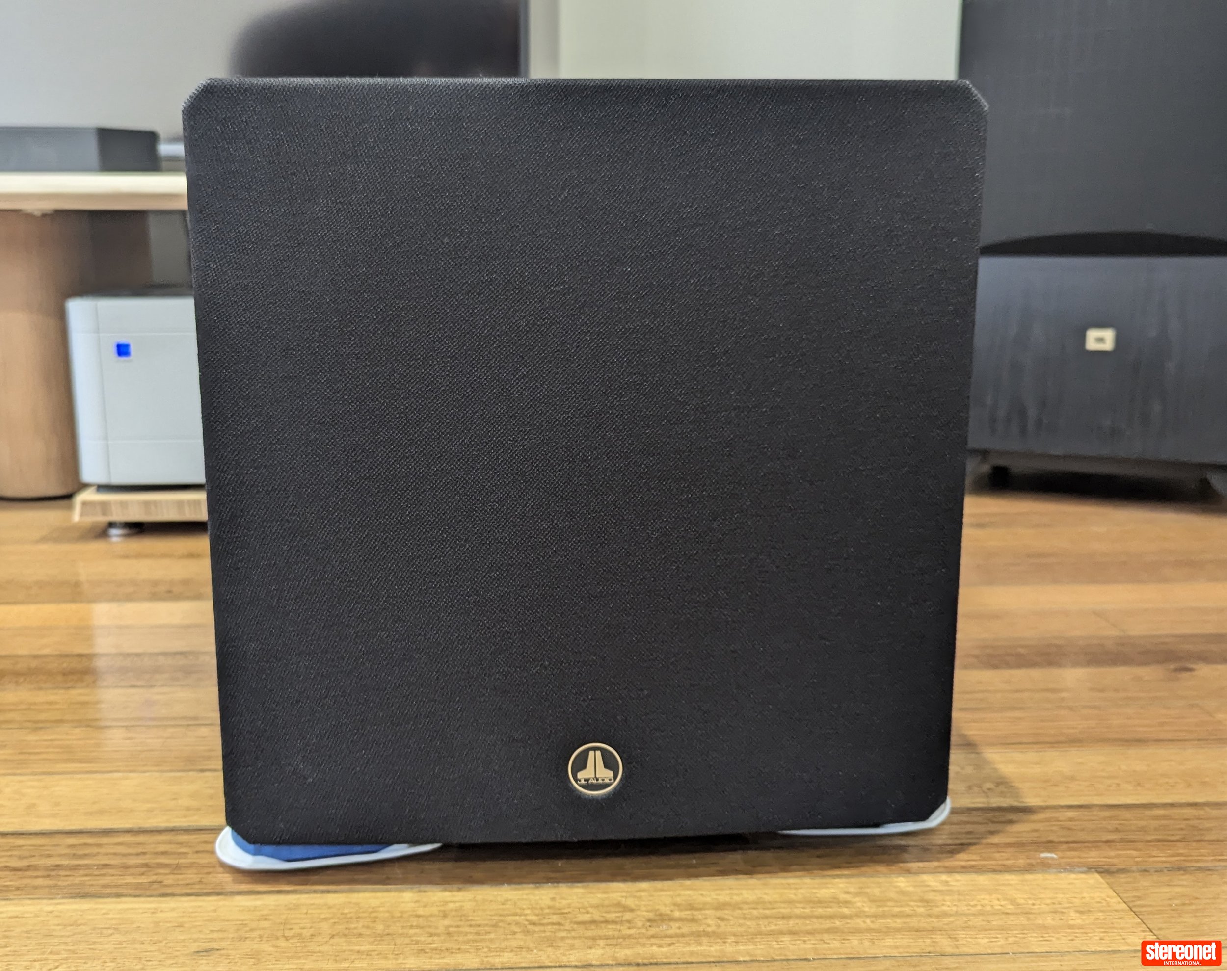 JL Audio e112 Subwoofer (Active / Powered) - Subwoofers - StereoNET