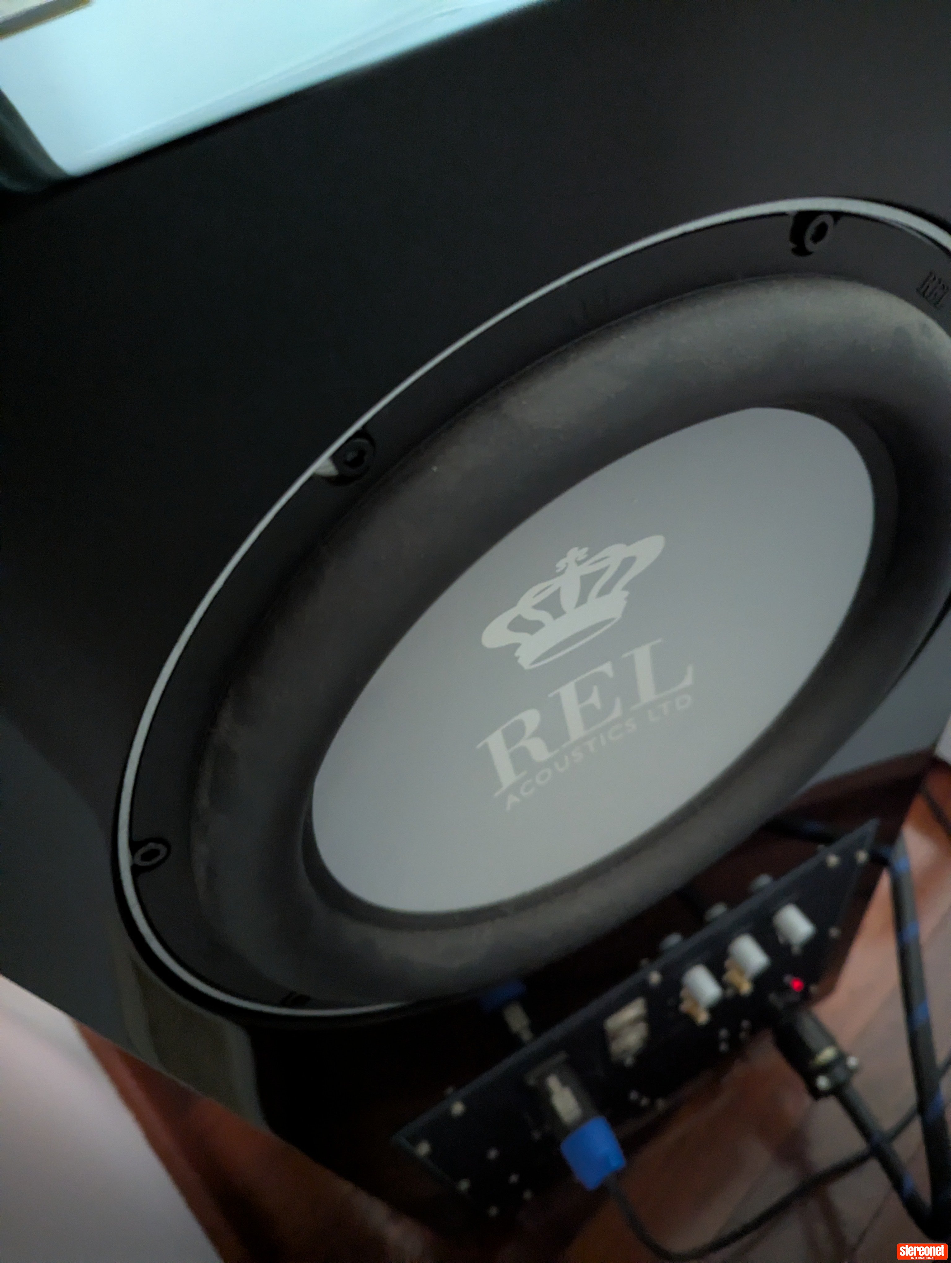 REL Acoustics 212 SX Subwoofer (Active / Powered) - Subwoofers - StereoNET